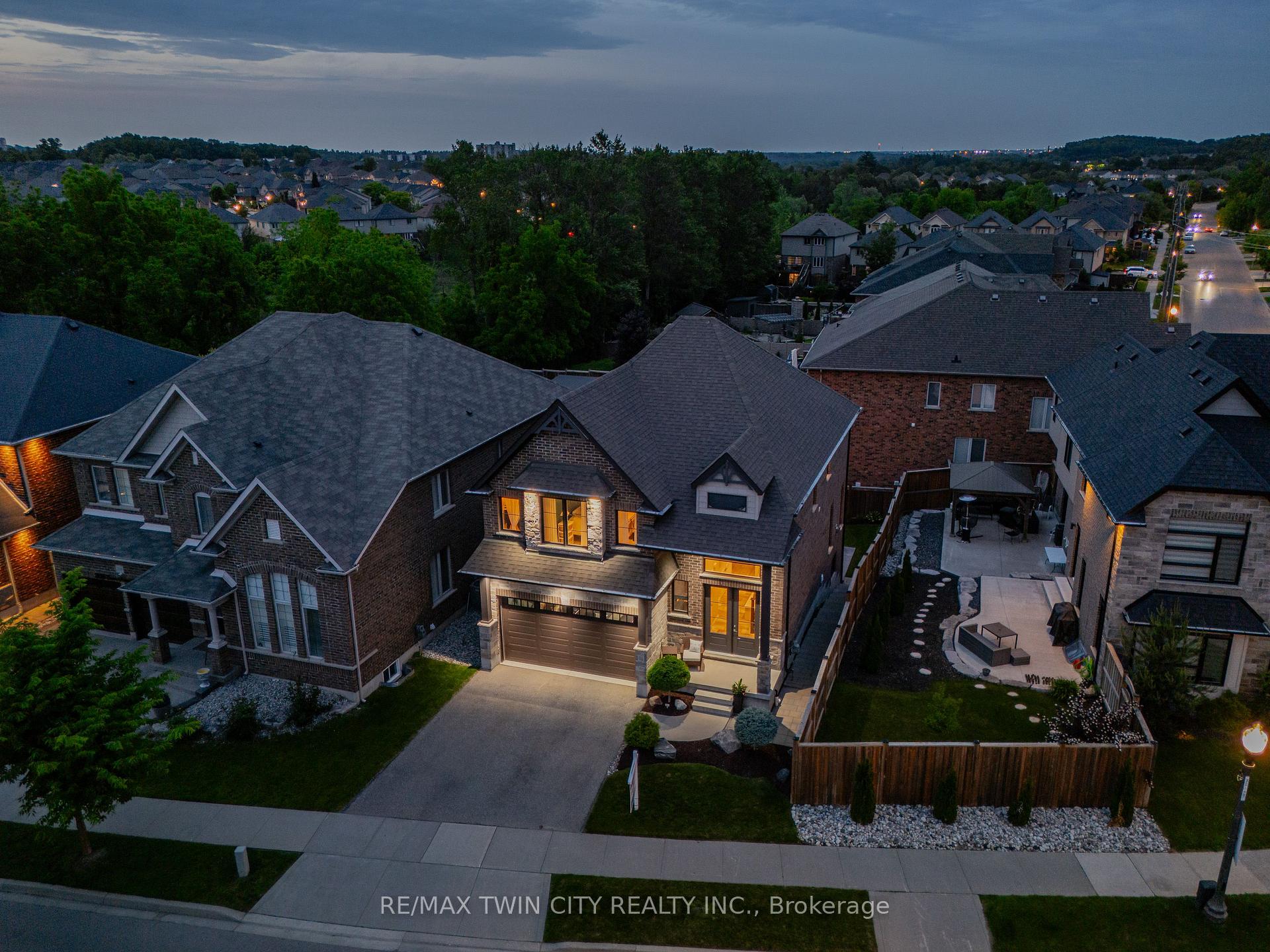 204 Evens Pond Crescent, Kitchener, ON N2R 0B7
