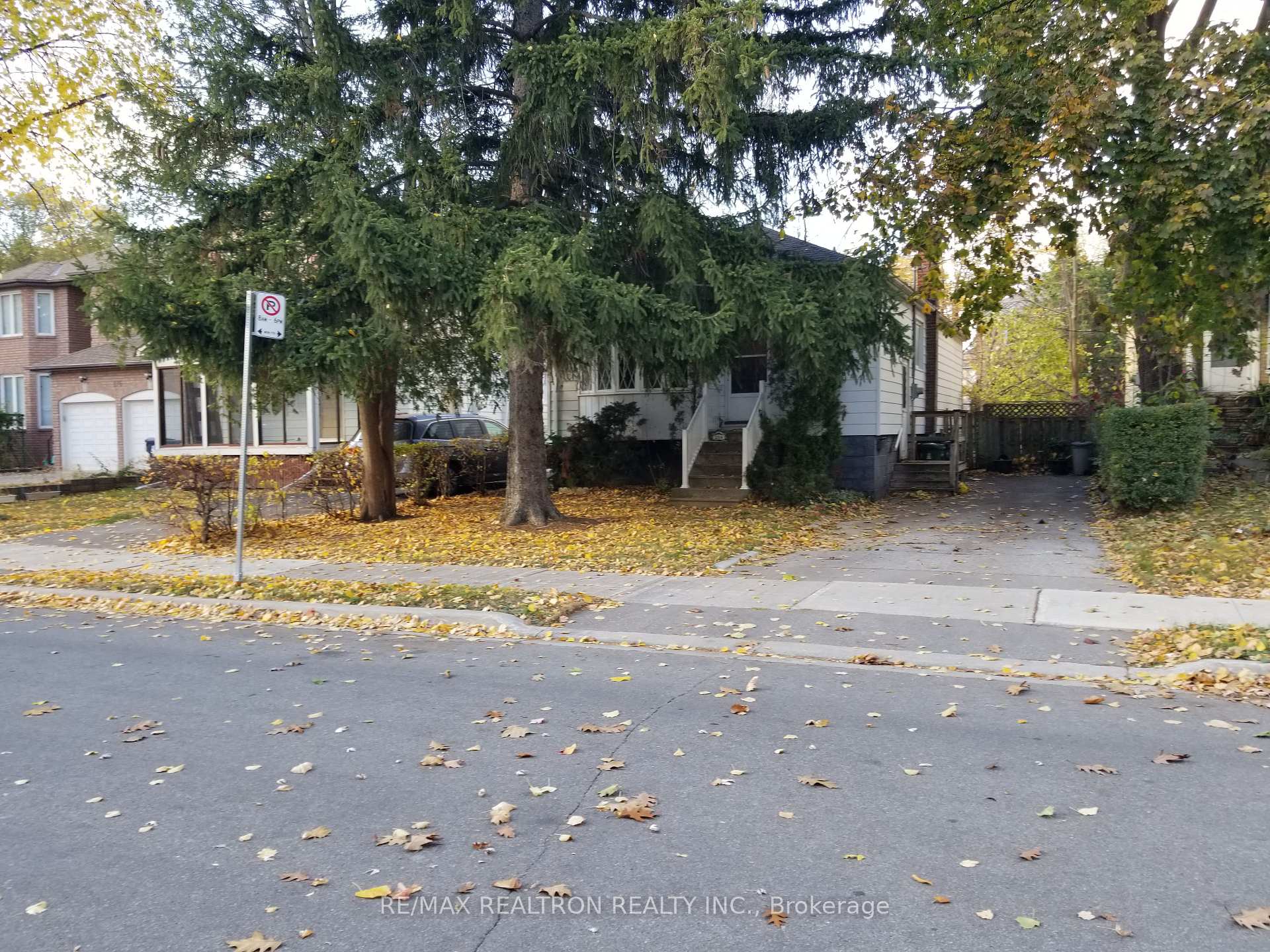 204 Greenfield Avenue, Toronto, ON M2N 3E3
