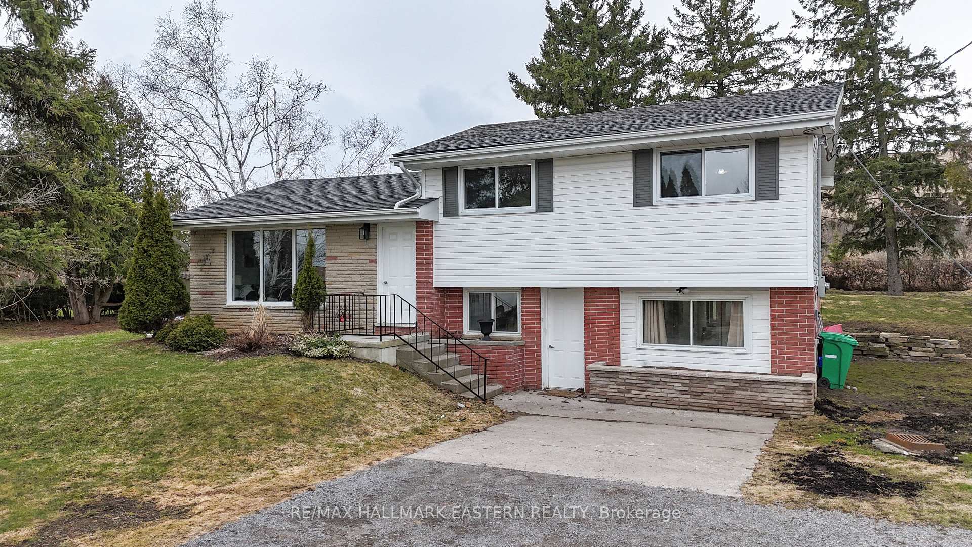 204 Hillview Drive, Peterborough North, ON K9K 2N2