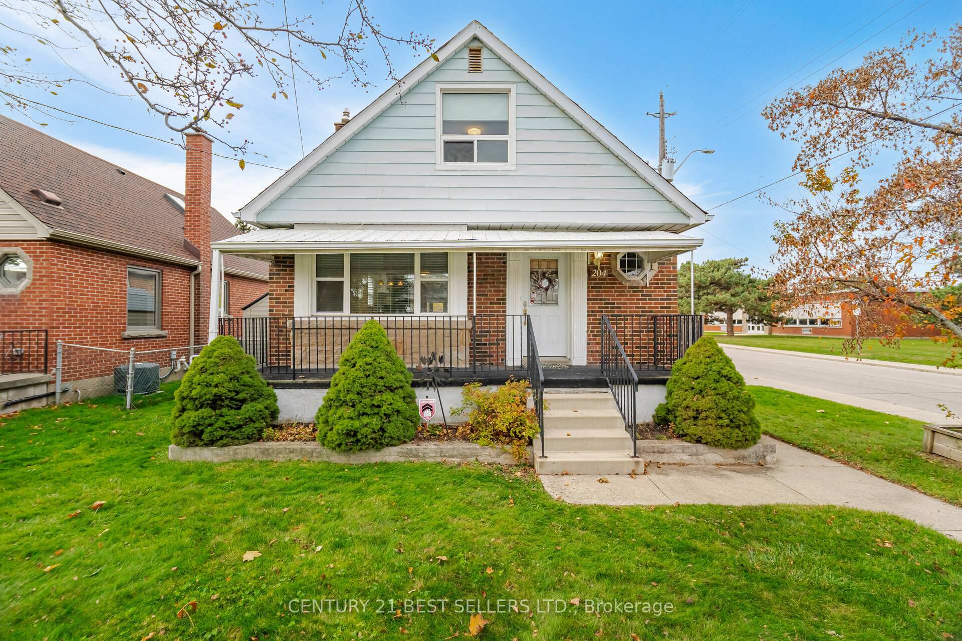 204 Summerhill Avenue, Hamilton, ON L8K 3N7