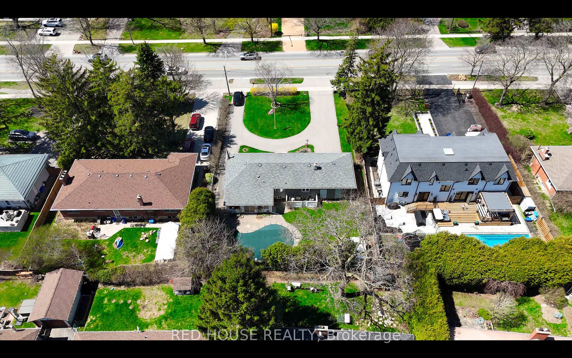 2040 Rebecca Street, Oakville, ON L6L 2A2