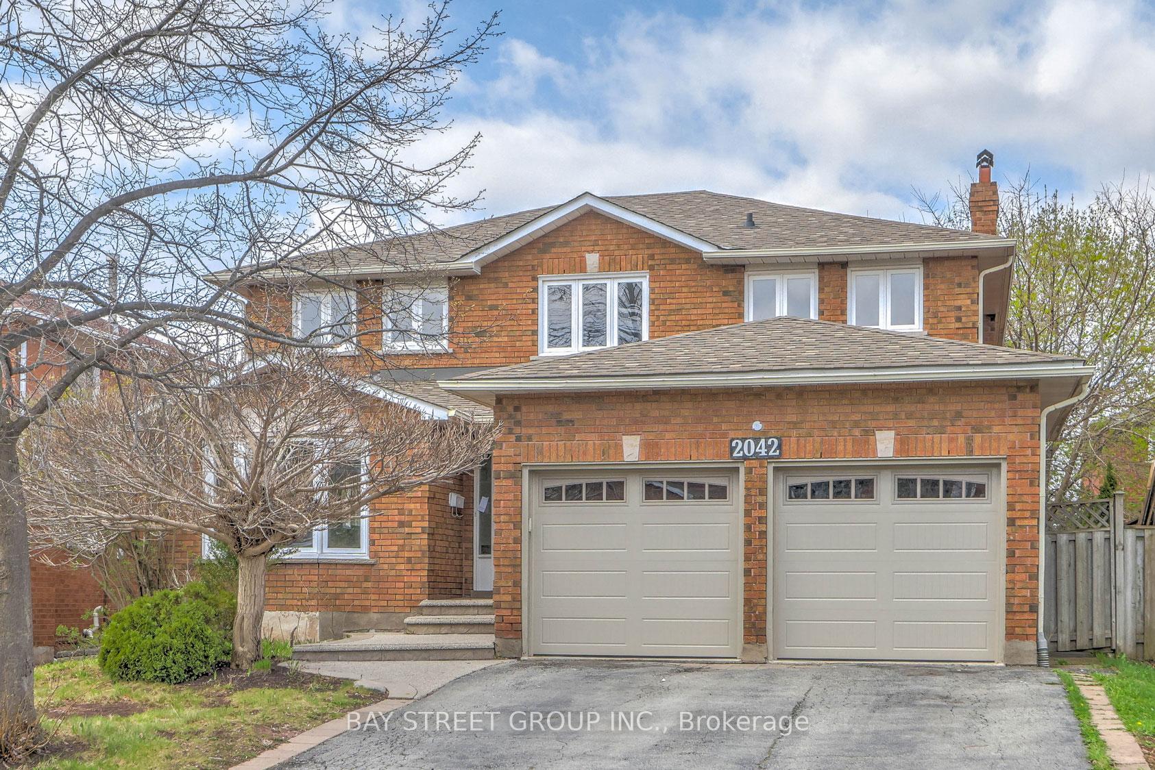 2042 Golden Briar Trail, Oakville, ON L6H 4N4