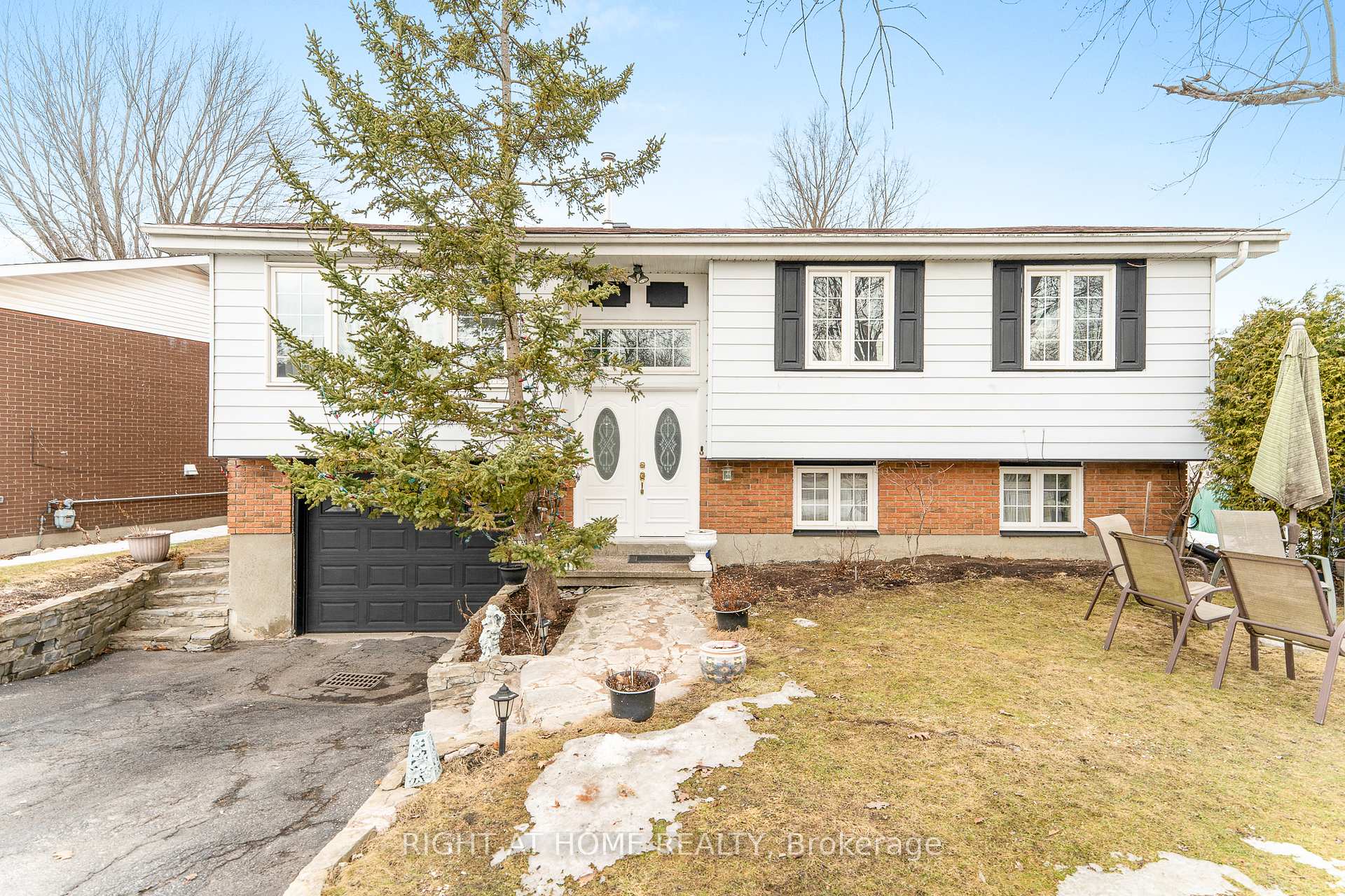 2049 Quincy Avenue, Beacon Hill North - South and Area, ON K1J 6B2