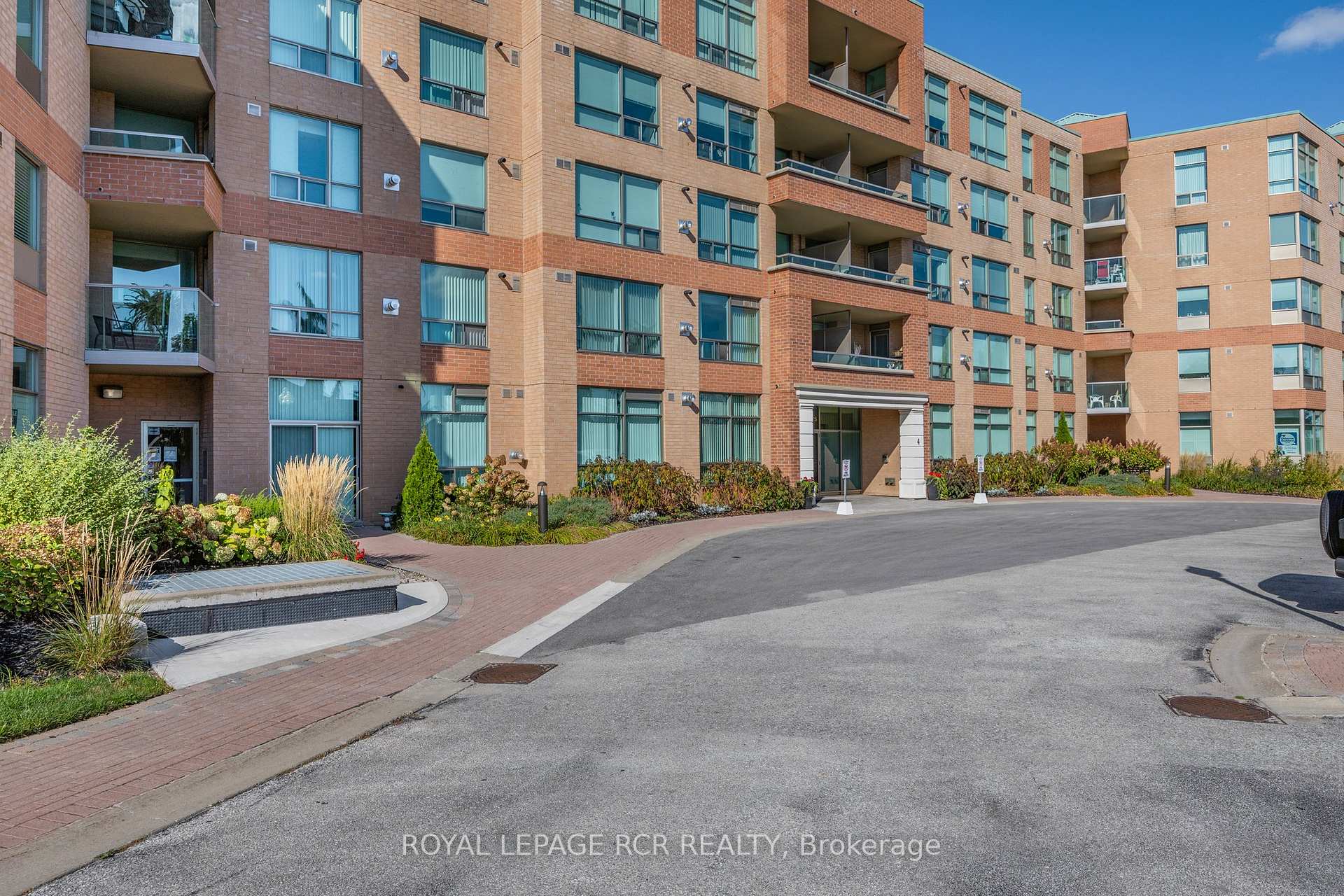 205 - 4 Briar Hill Heights, New Tecumseth, ON L9R 1Z7