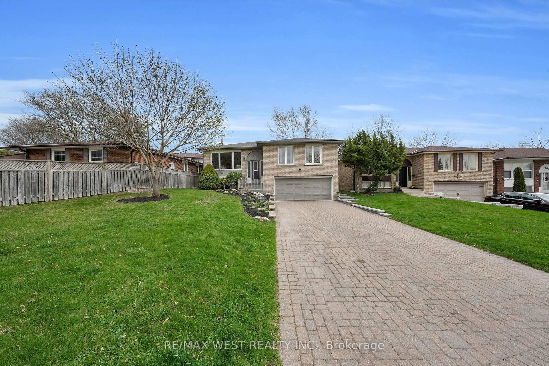 205 Alexander Road, Newmarket, ON L3Y 5P2