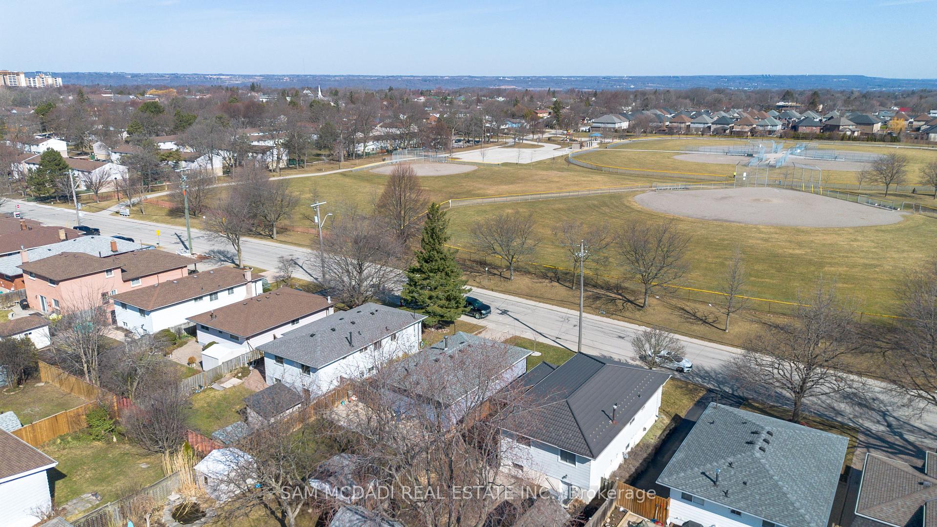 205 BONAVENTURE Drive, Hamilton, ON L9C 4R1