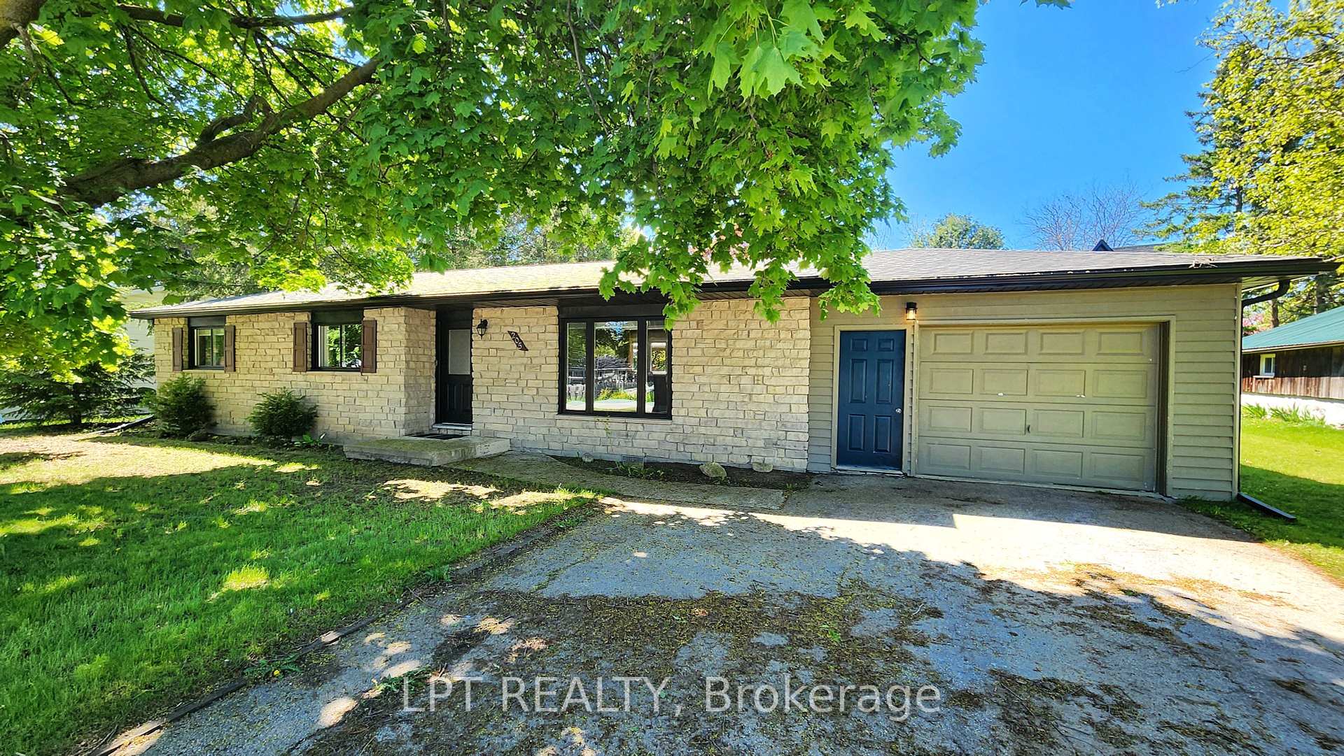 205 Christopher Street, Clearview, ON L0M 1S0