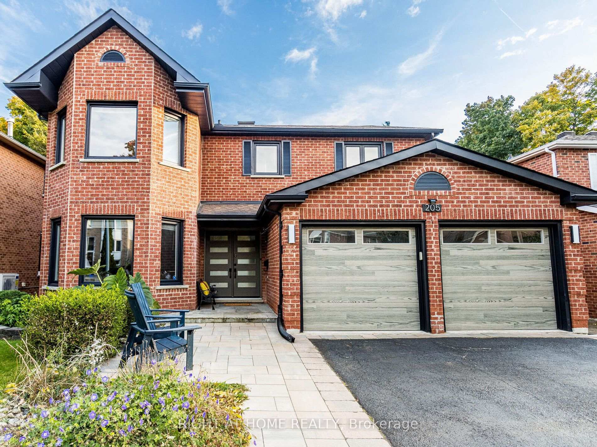 205 Kemano Road, Aurora, ON L4G 4Z1