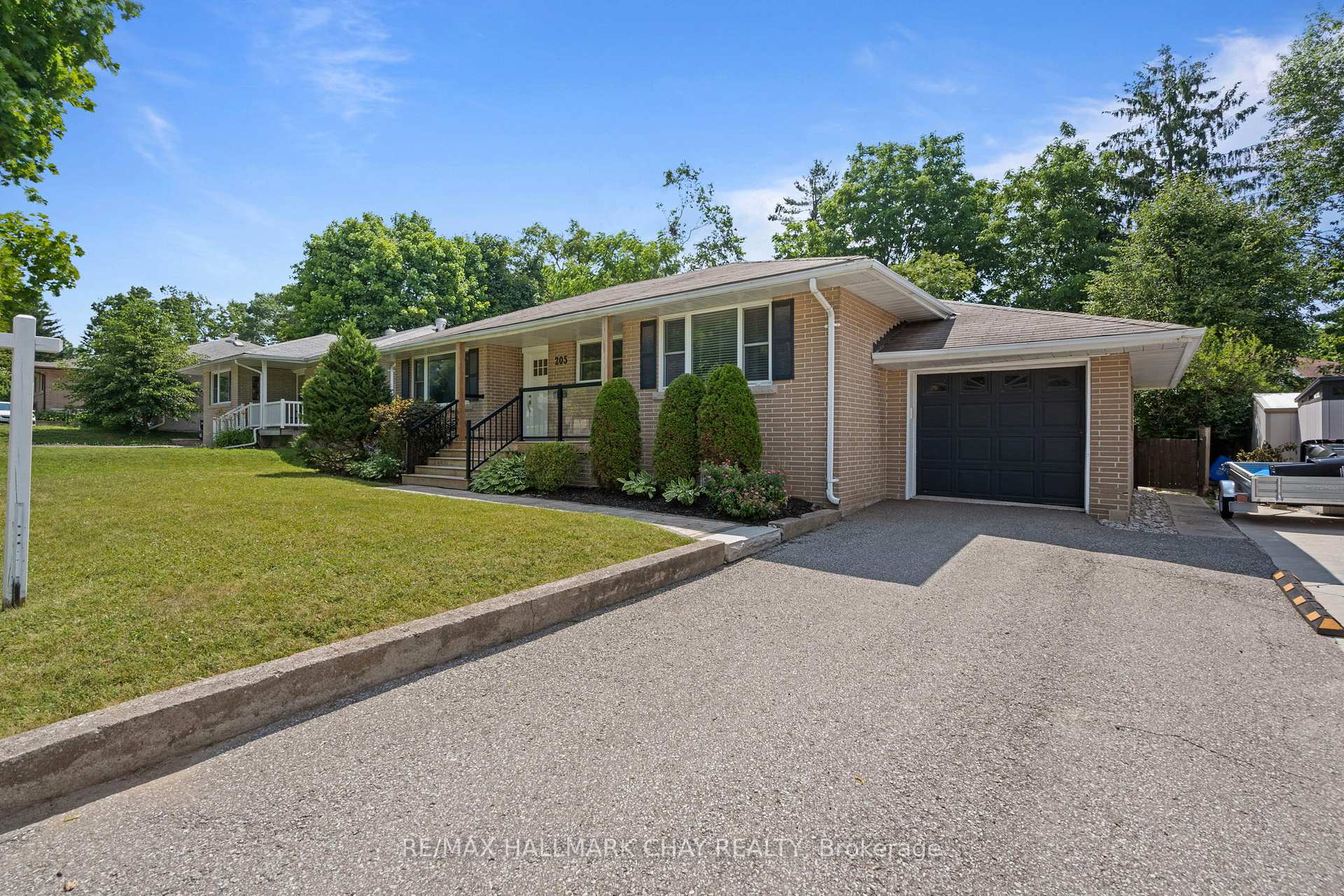 205 Wellington Street E, Barrie, ON L4M 2C9