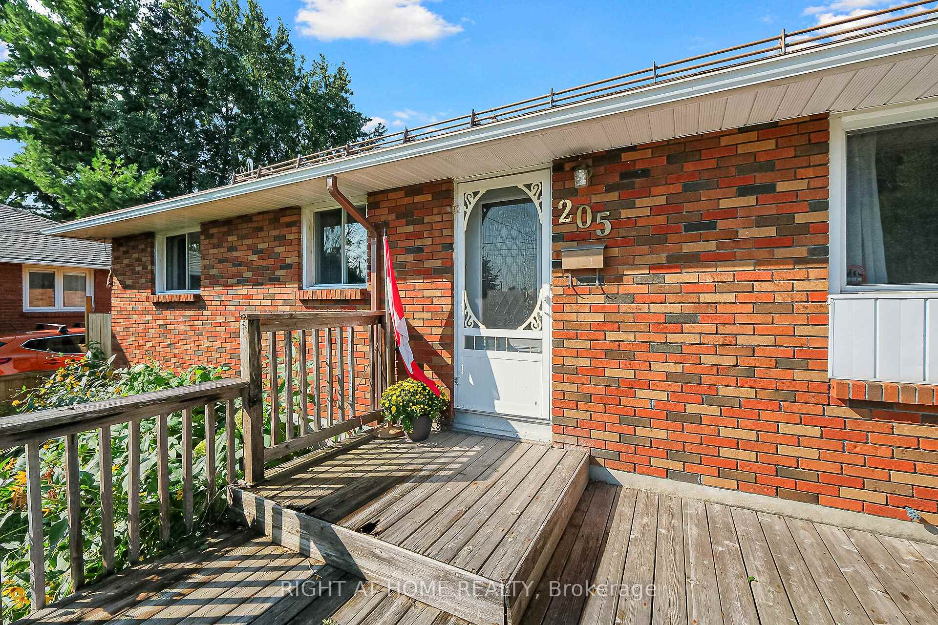 205 Withrow Avenue, Meadowlands - Crestview and Area, ON K2G 2J8