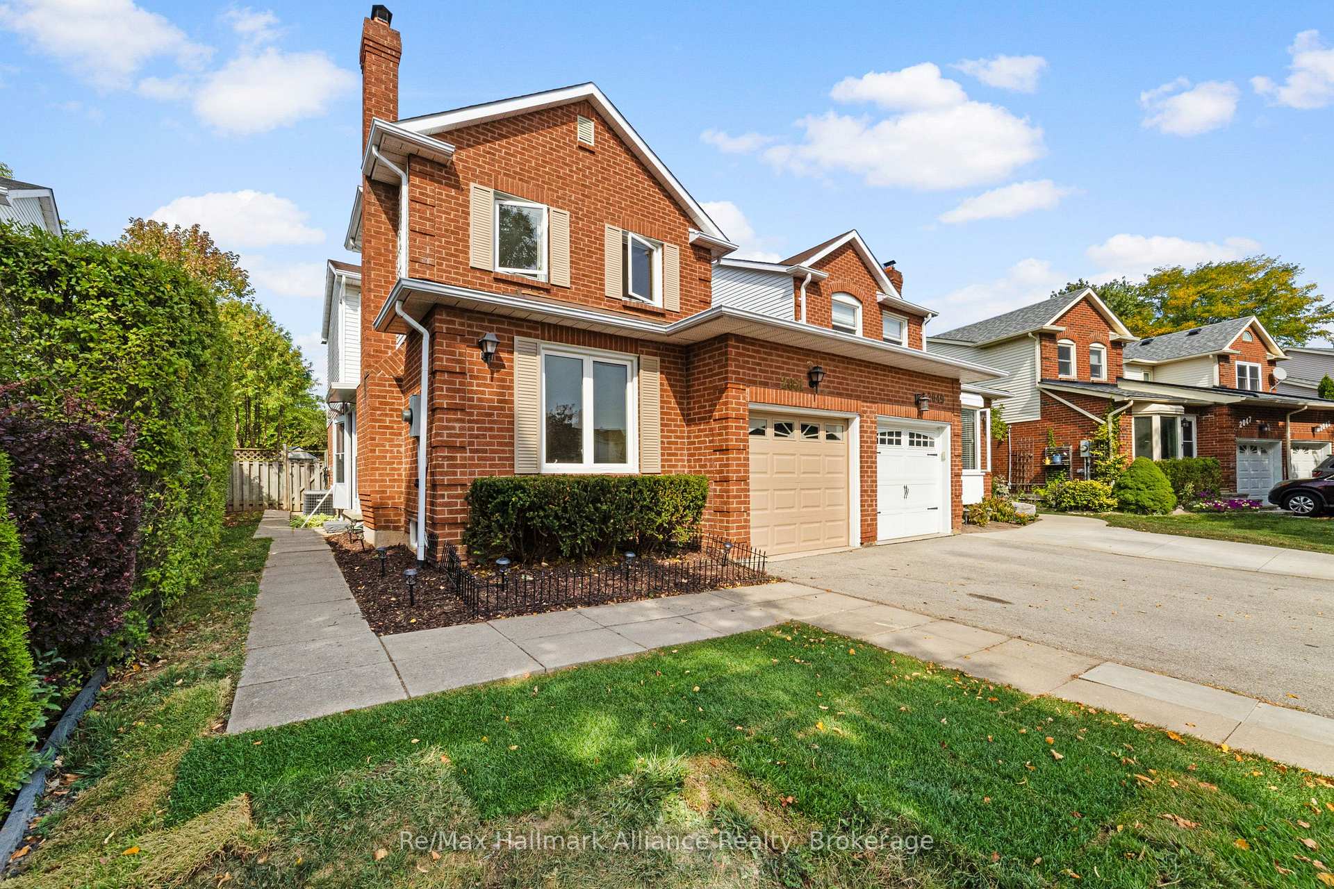 2051 Glenada Crescent, Oakville, ON L6H 4M4
