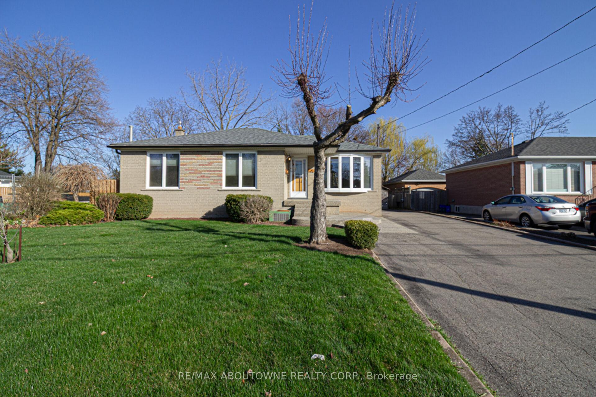 2054 Bridge Road, Oakville, ON L6L 2E7
