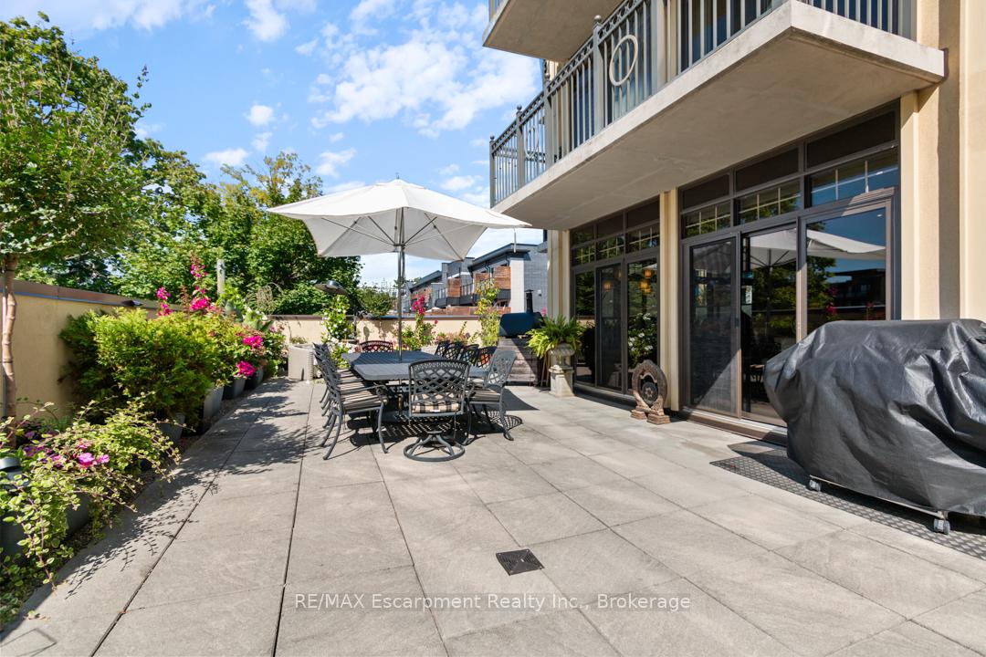 206 - 205 Lakeshore Road W, Oakville, ON L6K 0H8