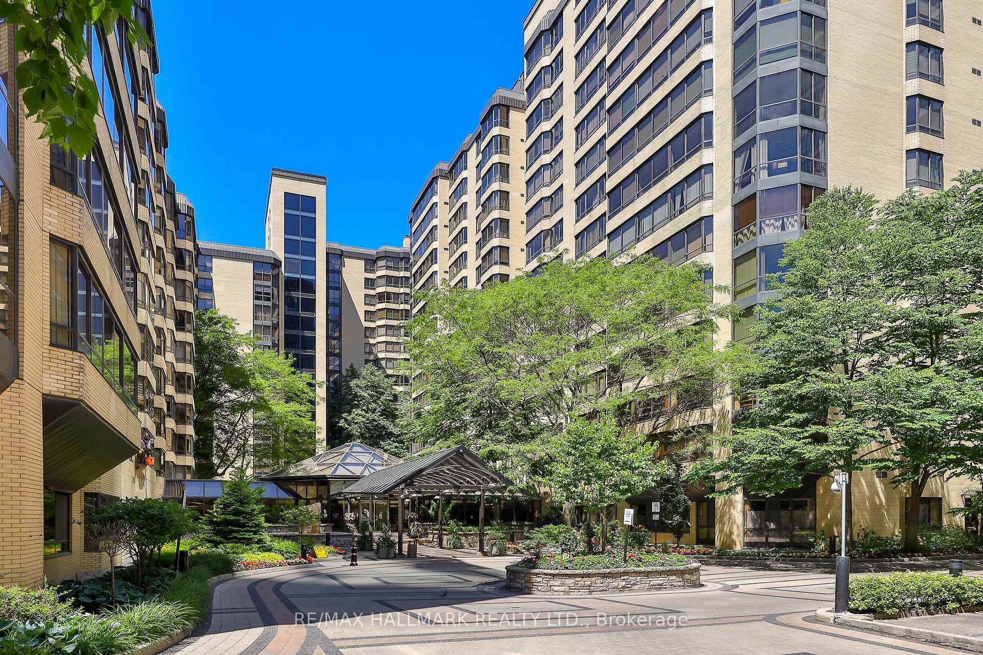 206 - 211 St Patrick Street, Toronto, ON M5T 2Y9