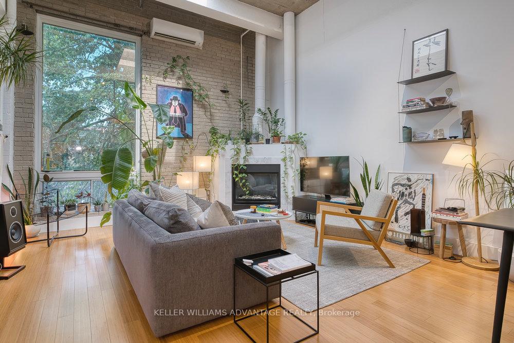 206 - 264 Seaton Street, Toronto, ON M5A 2T4