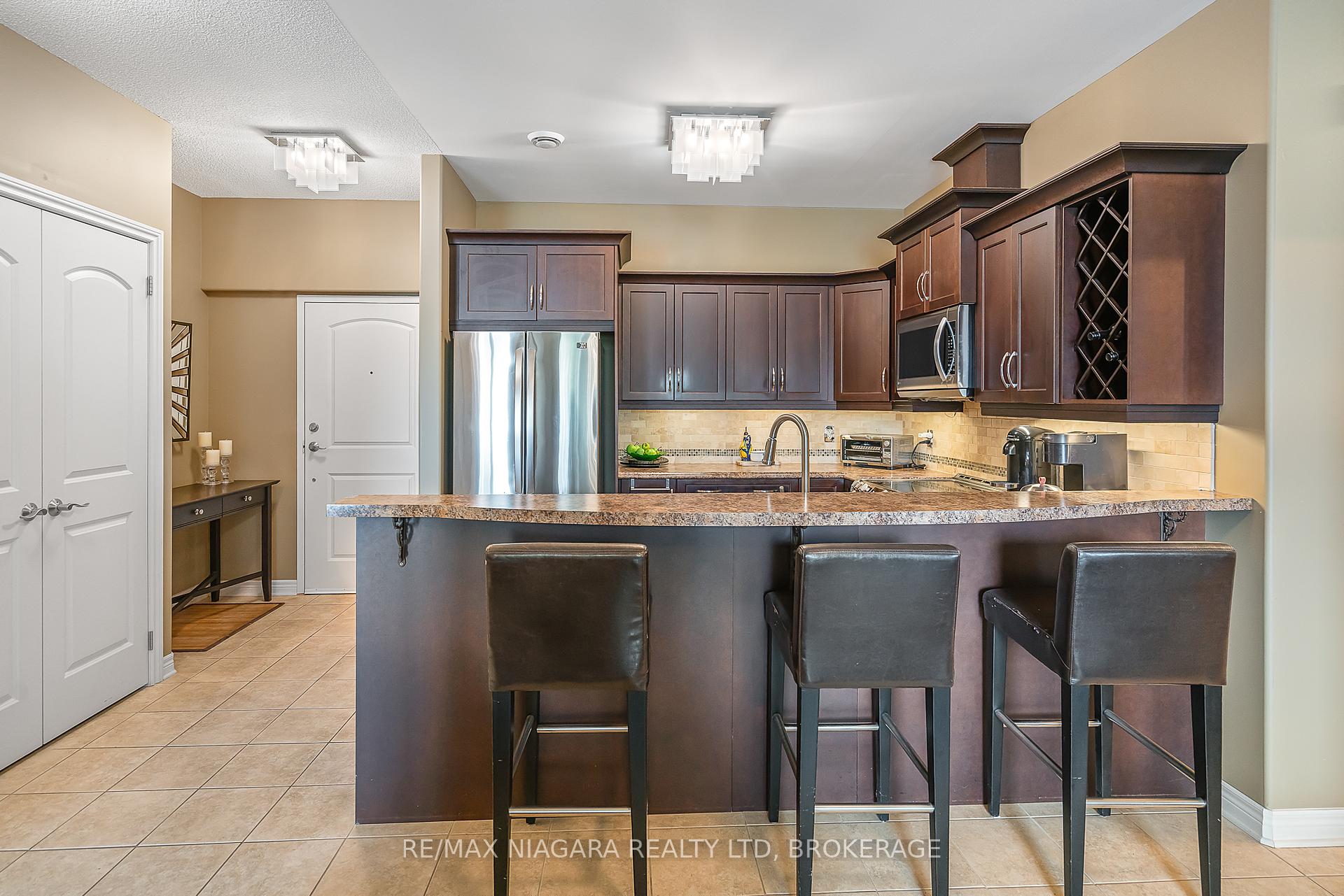 206 - 2799 St. Paul Avenue, Niagara Falls, ON L2J 2L3