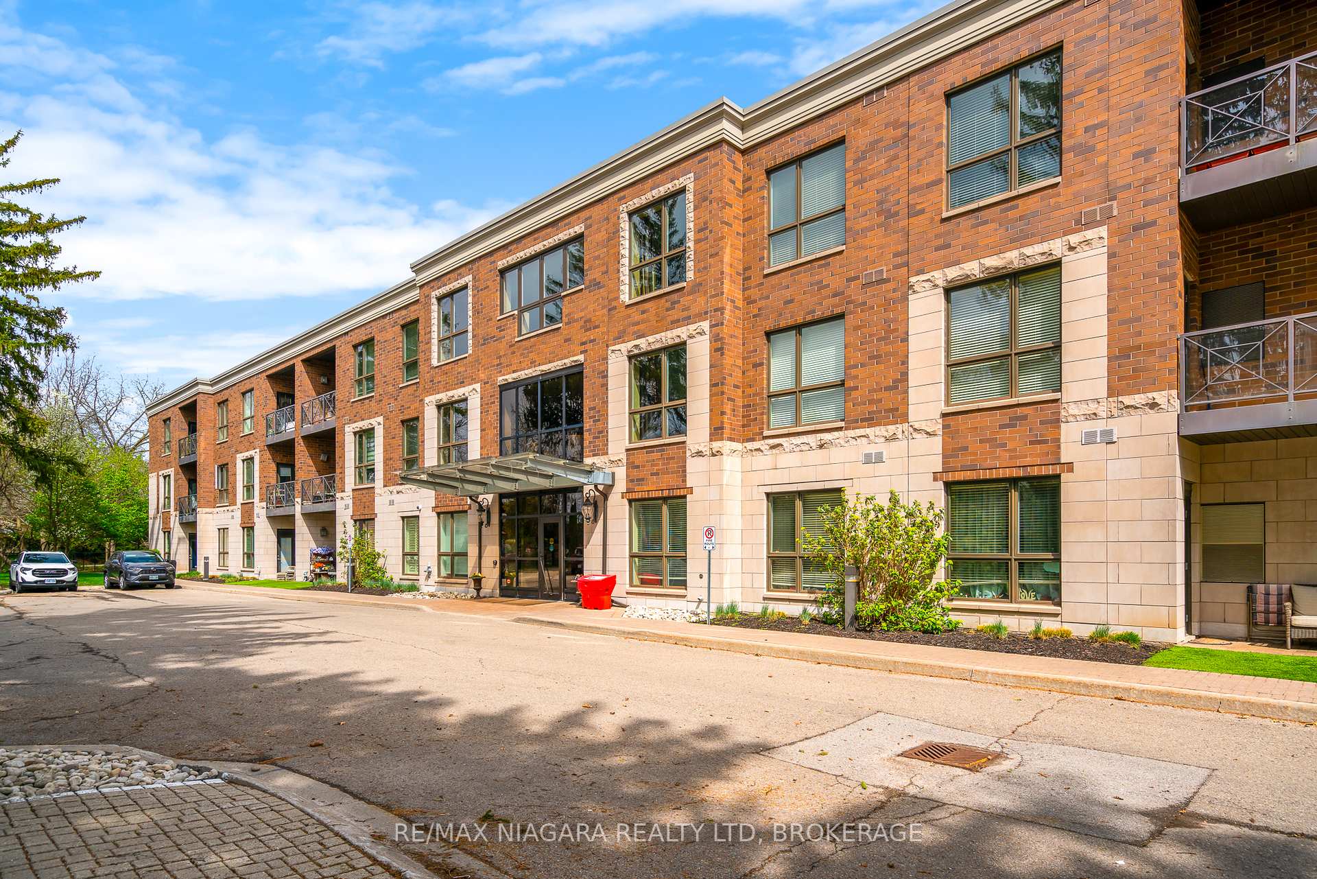 206 - 2799 St. Paul Avenue, Niagara Falls, ON L2J 2L3