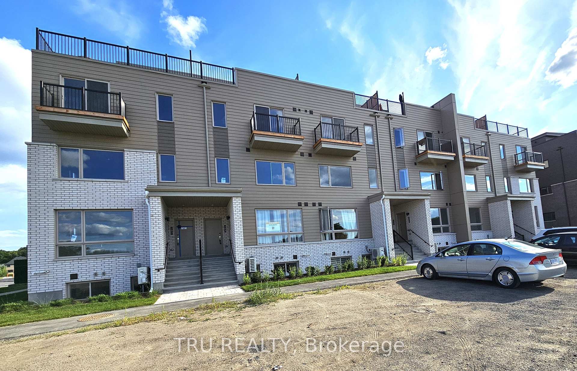 206 Mishi Private, Manor Park - Cardinal Glen and Area, ON K1K 5C4