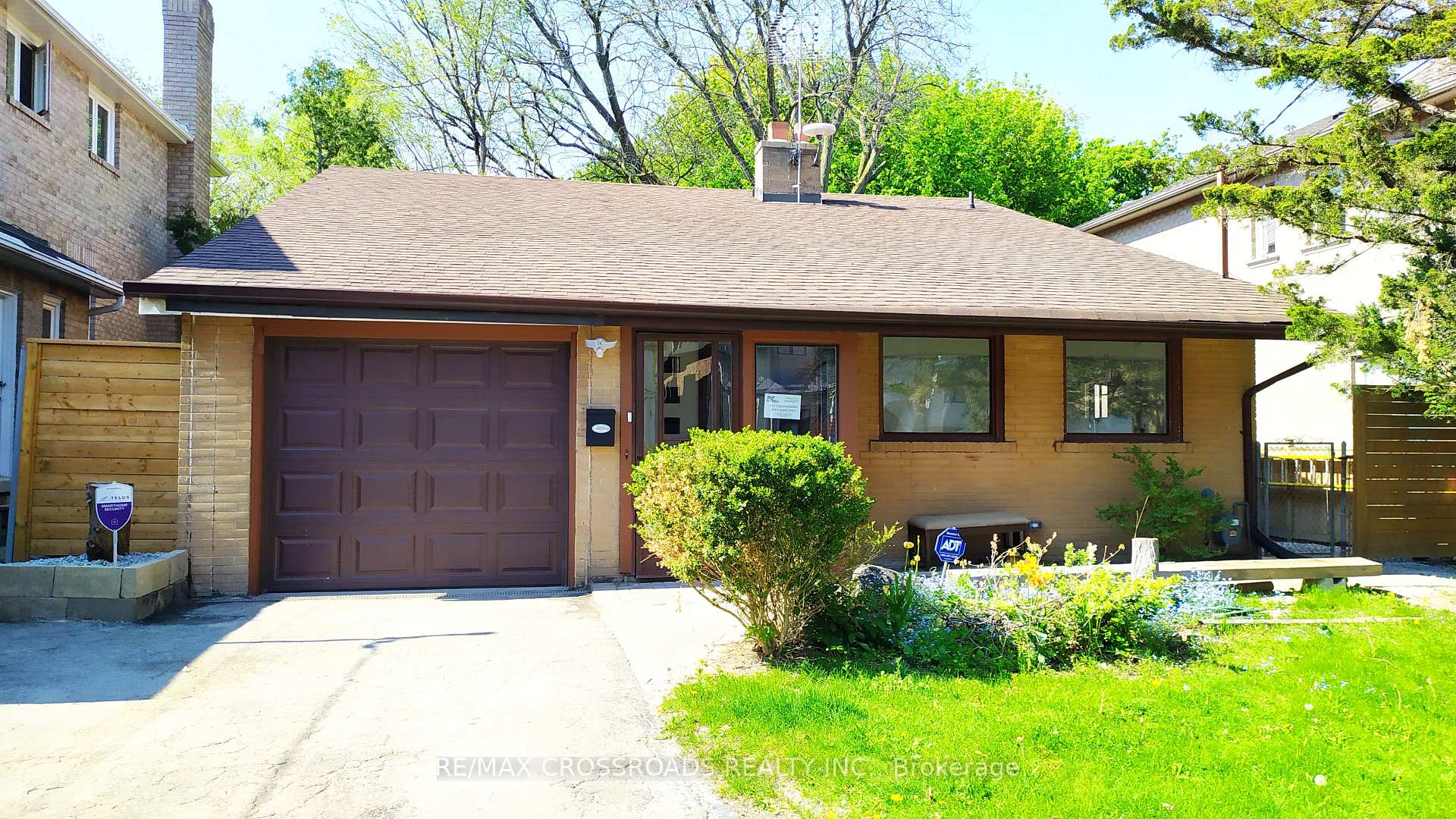 206 Northwood Drive, Toronto, ON M2M 2K4