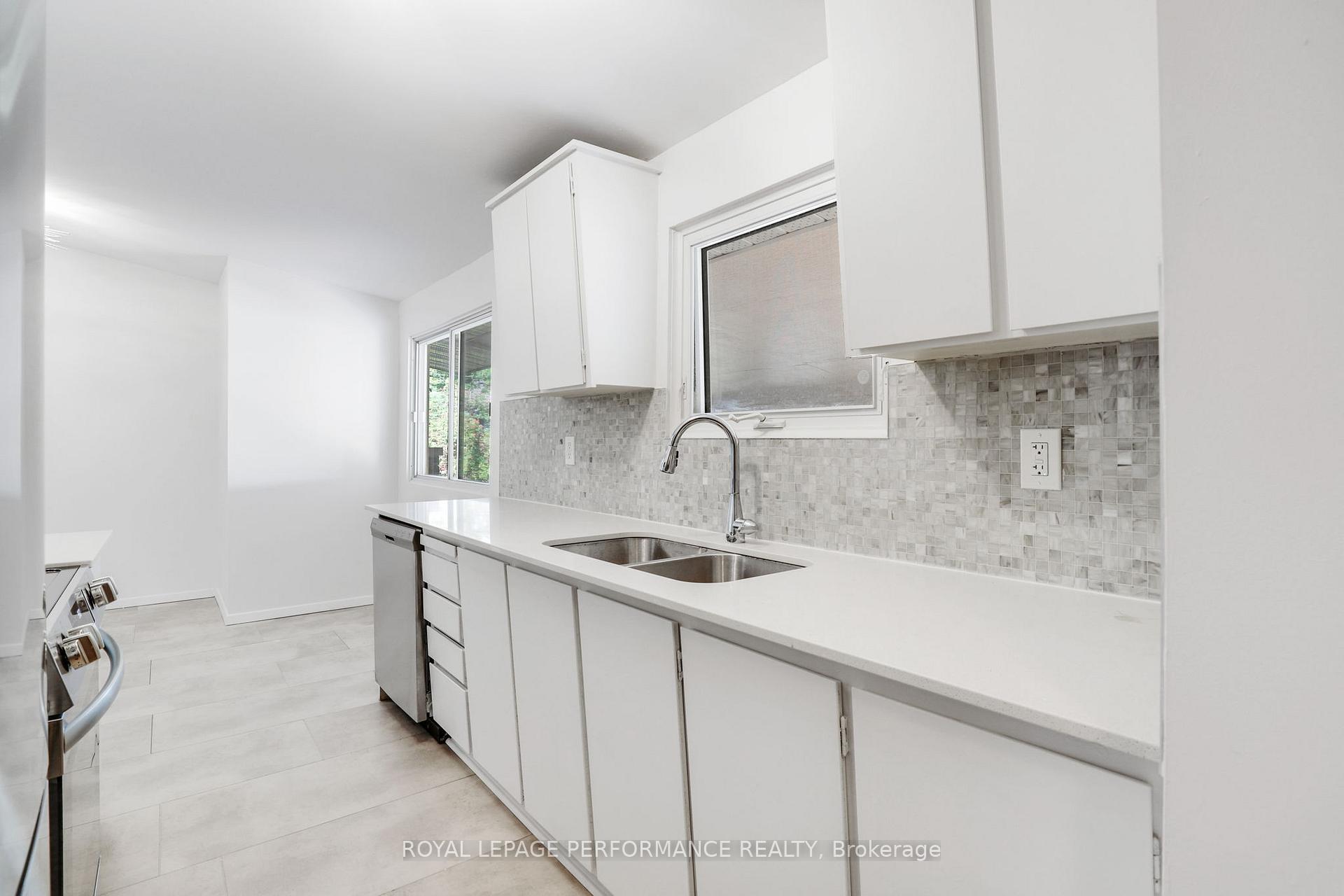 2066 Cornish Street, Elmvale Acres and Area, ON K1G 2R8