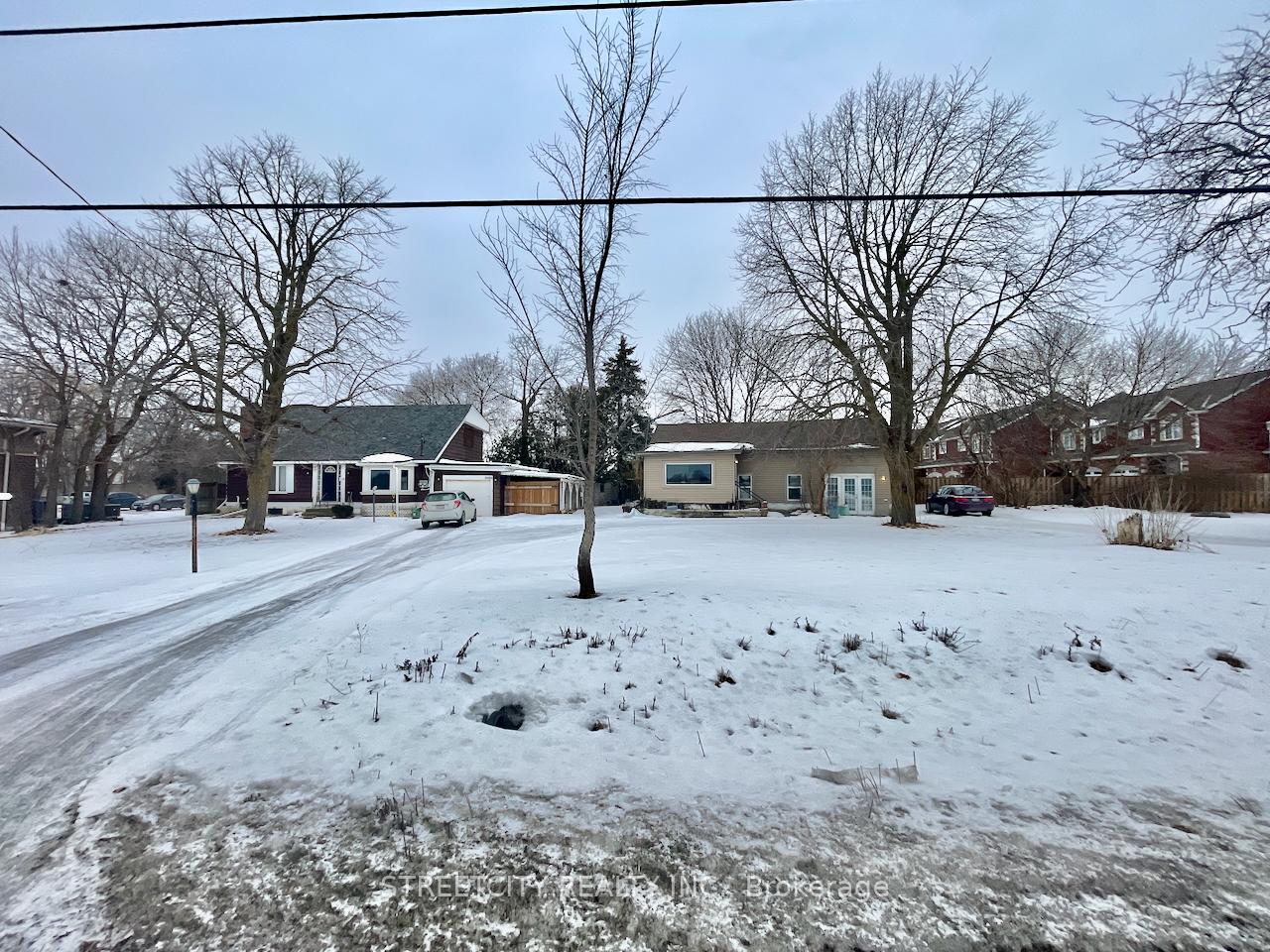 2069 Wharncliffe Road, London South, ON N6P 1K9