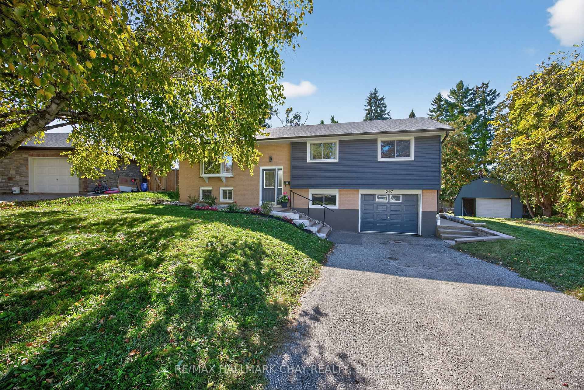 207 Merrett Drive, Barrie, ON L4N 3Y4