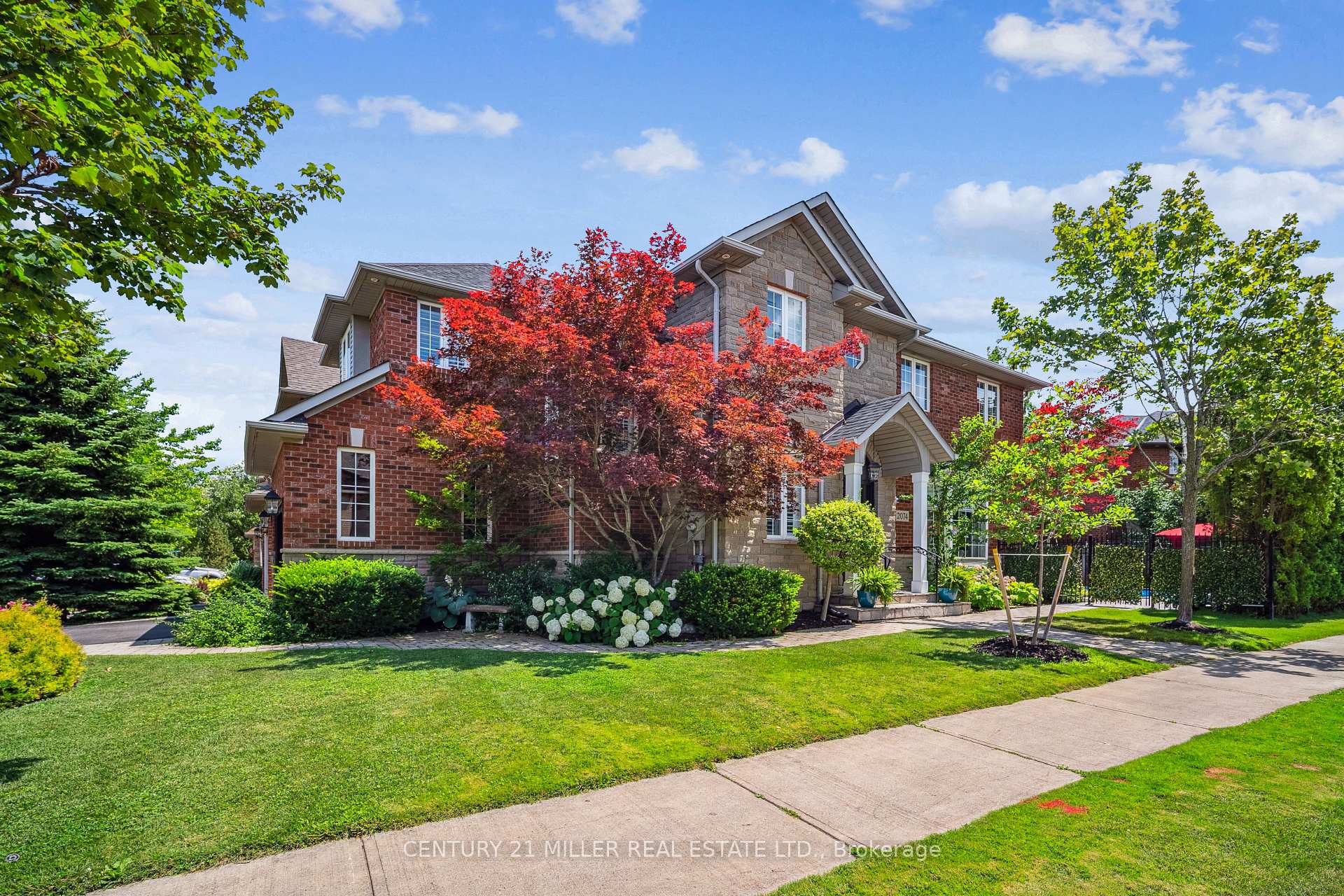 2074 SPRINGDALE Road, Oakville, ON L6M 4C7