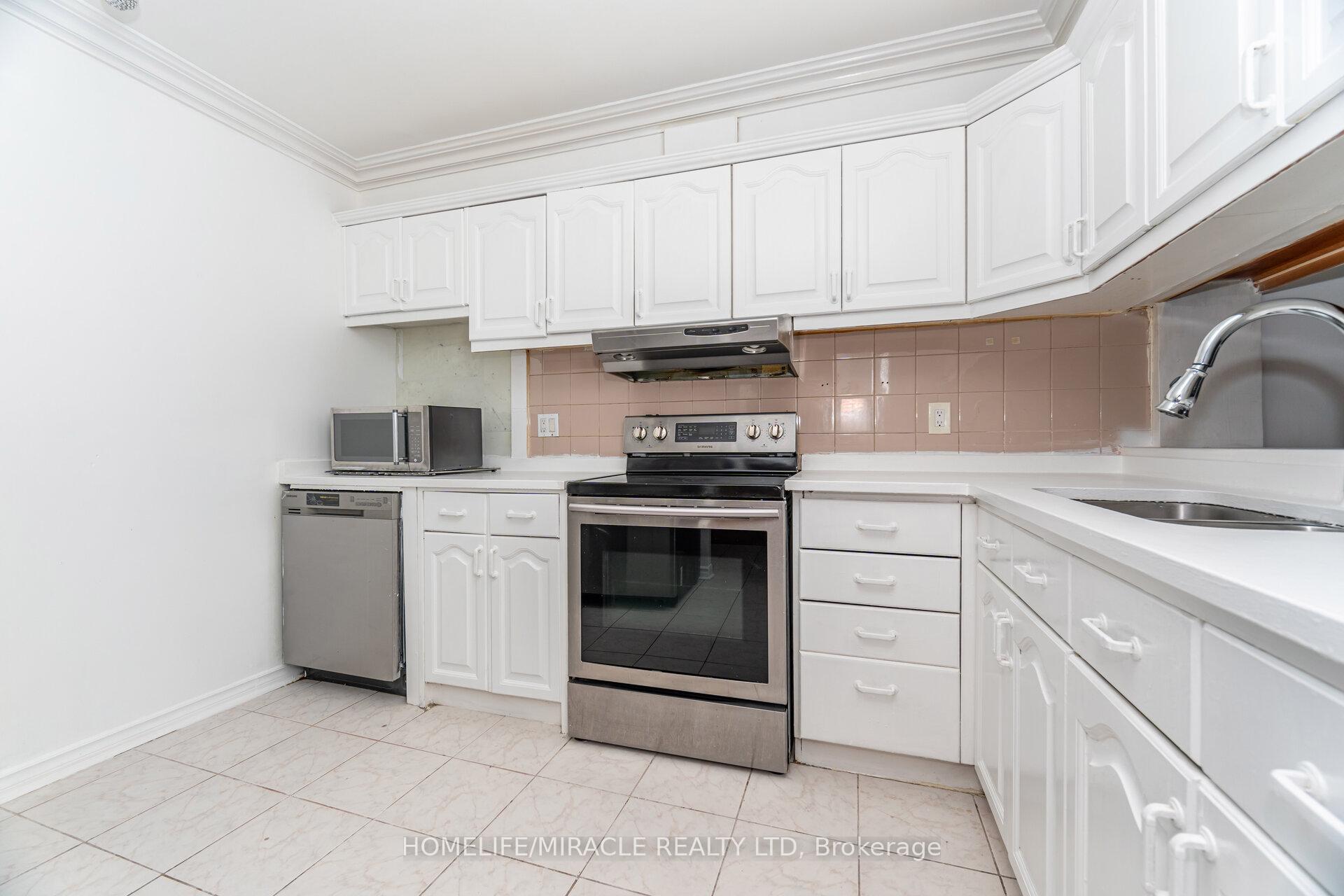 208 - 236 Albion Road, Toronto, ON M9W 6A6