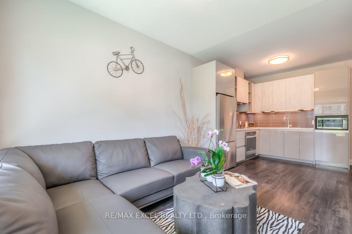 208 - 396 Highway 7 E, Richmond Hill, ON L4B 0G7