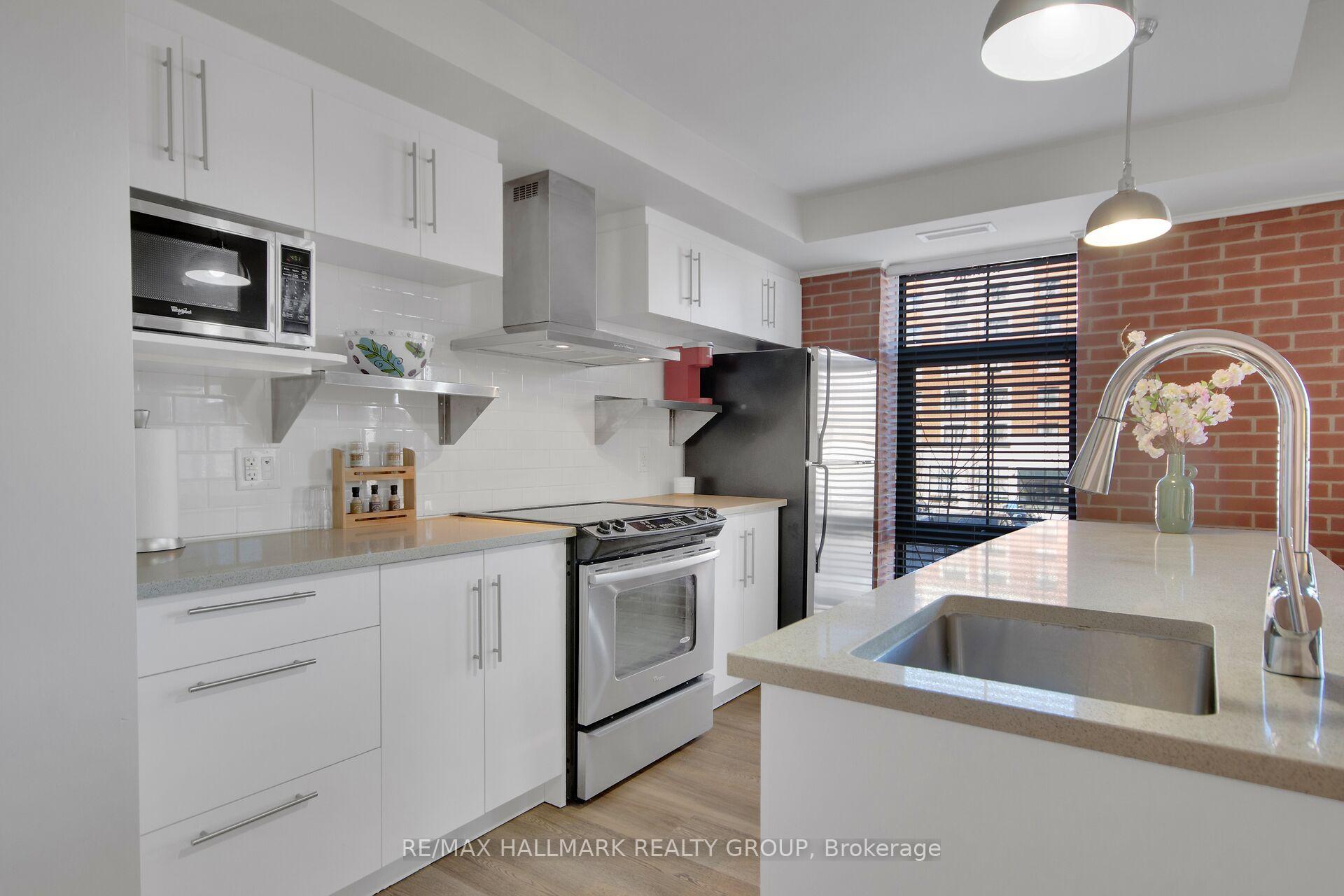 208 - 555 Anand Private, Billings Bridge - Riverside Park and Area, ON K1V 2R7