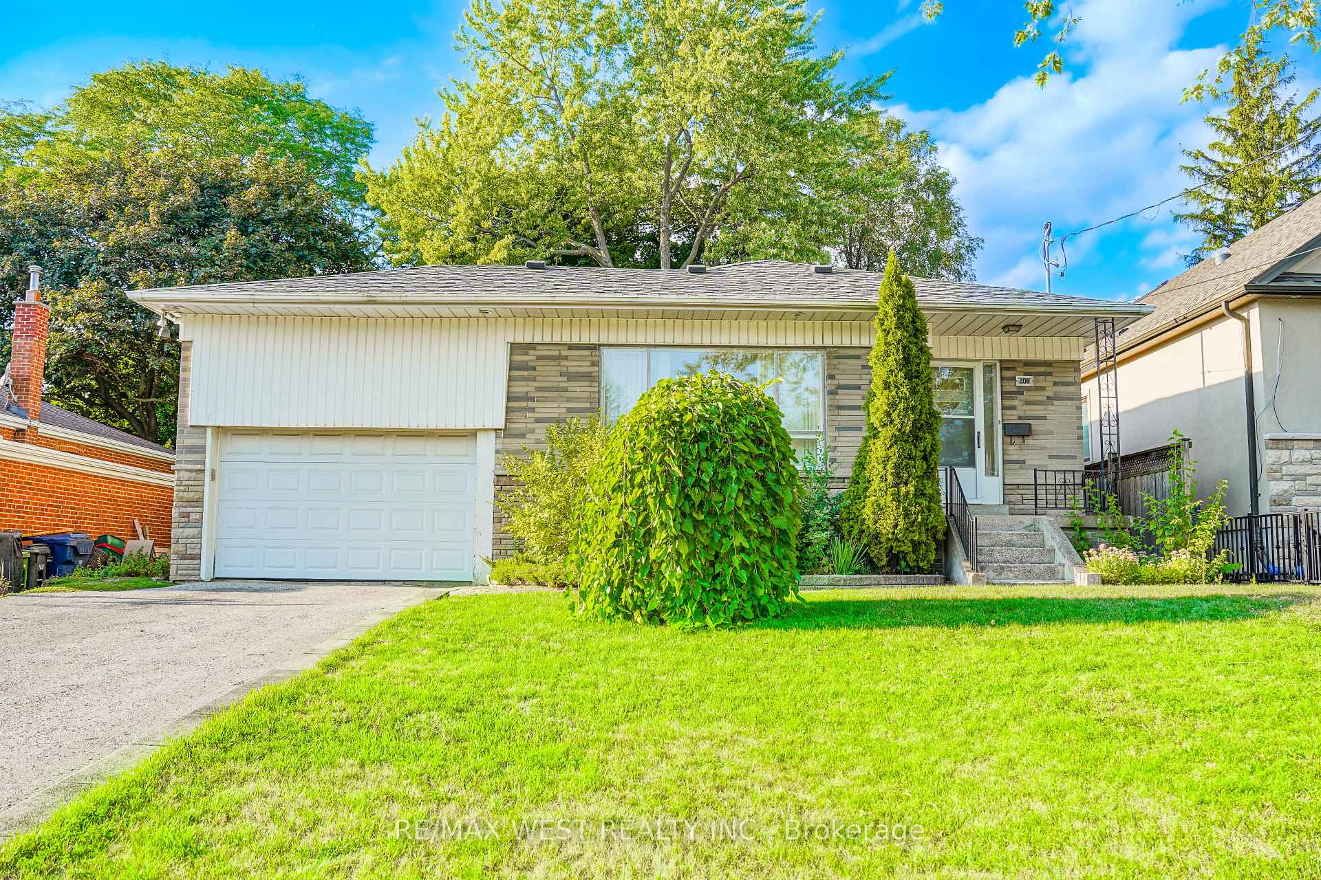 208 Park Home Avenue, Toronto, ON M2R 1A2