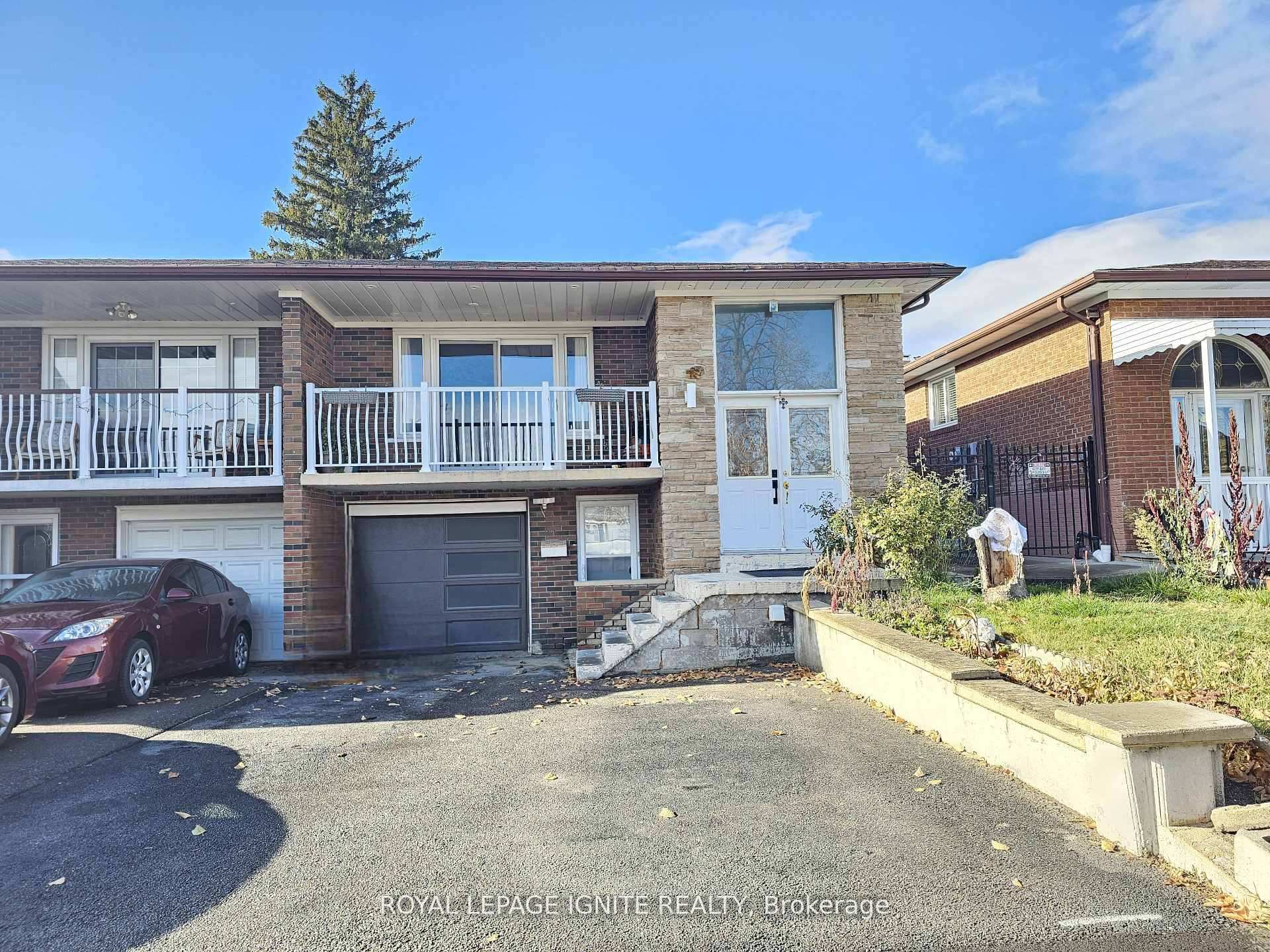 208 Plunkett Road, Toronto, ON M9L 2J6