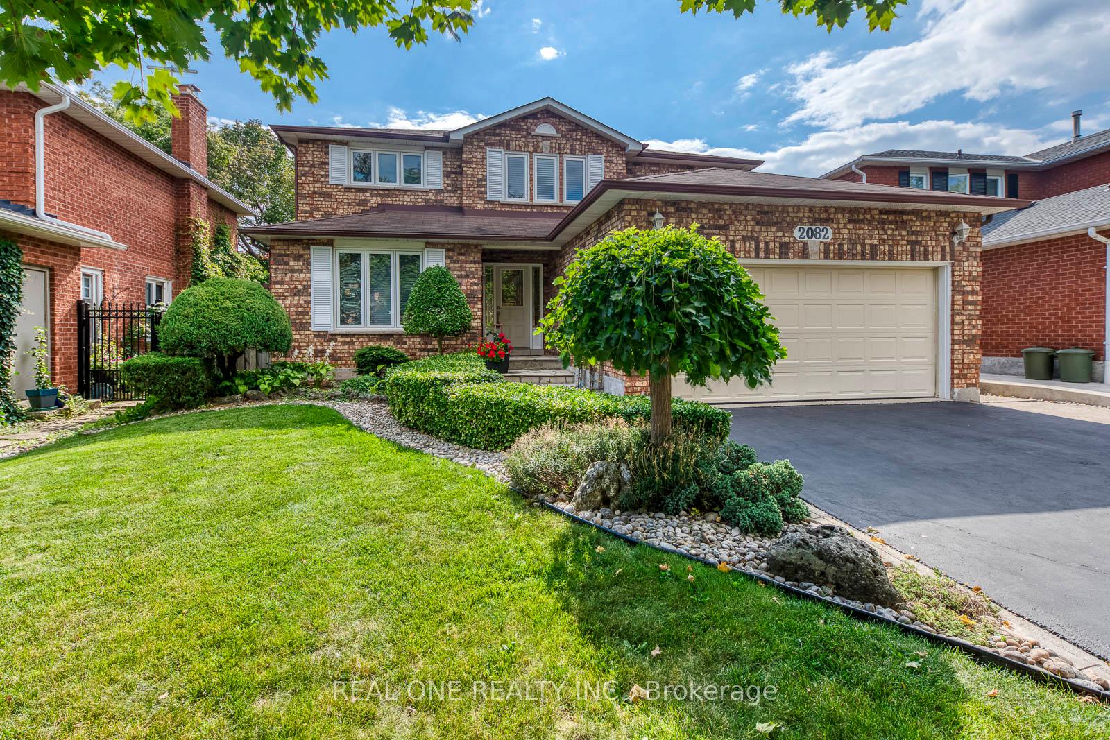 2082 Laurelwood Drive, Oakville, ON L6H 4S7