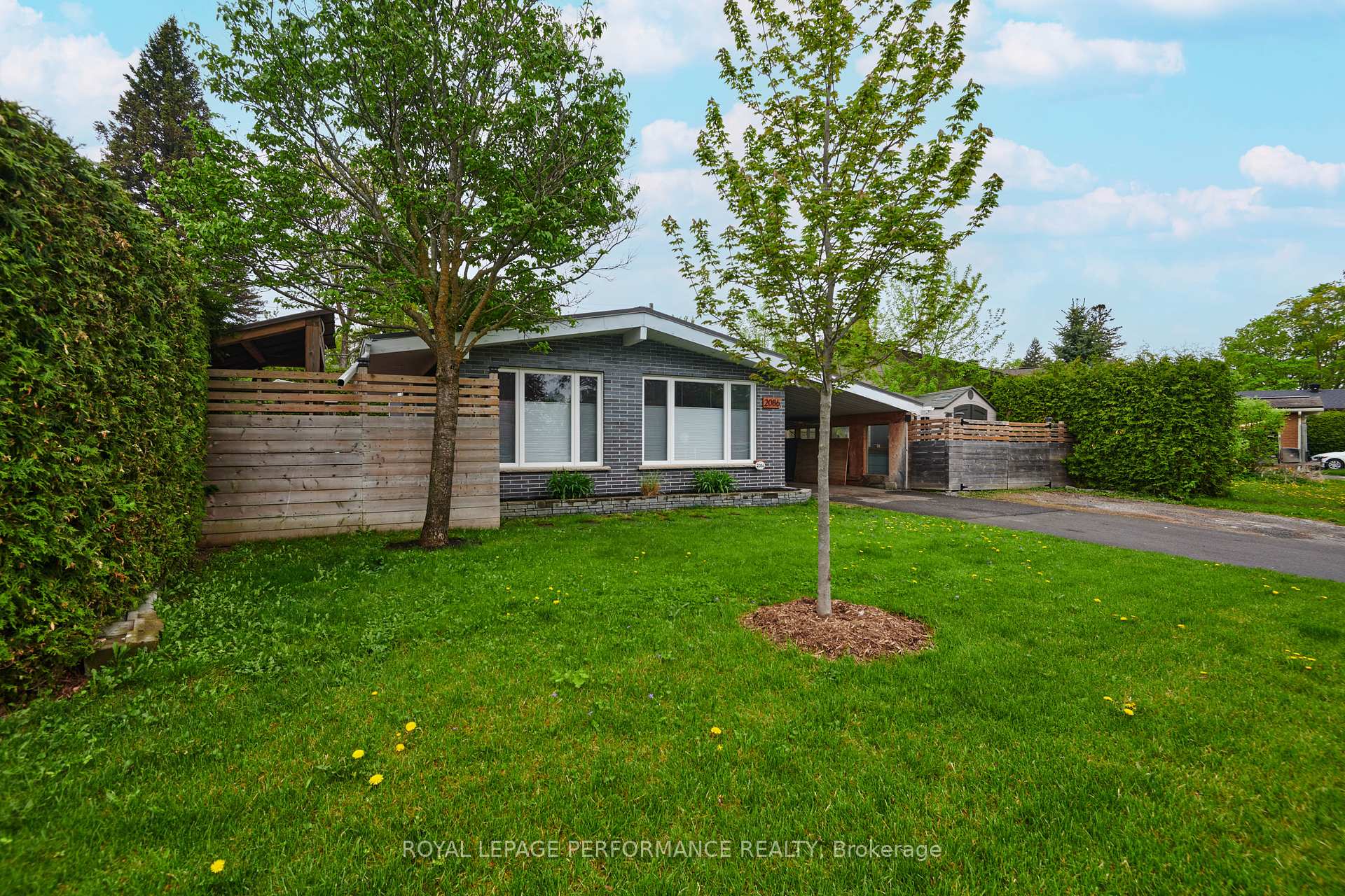 2086 Valley Drive, Elmvale Acres and Area, ON K1G 2P5