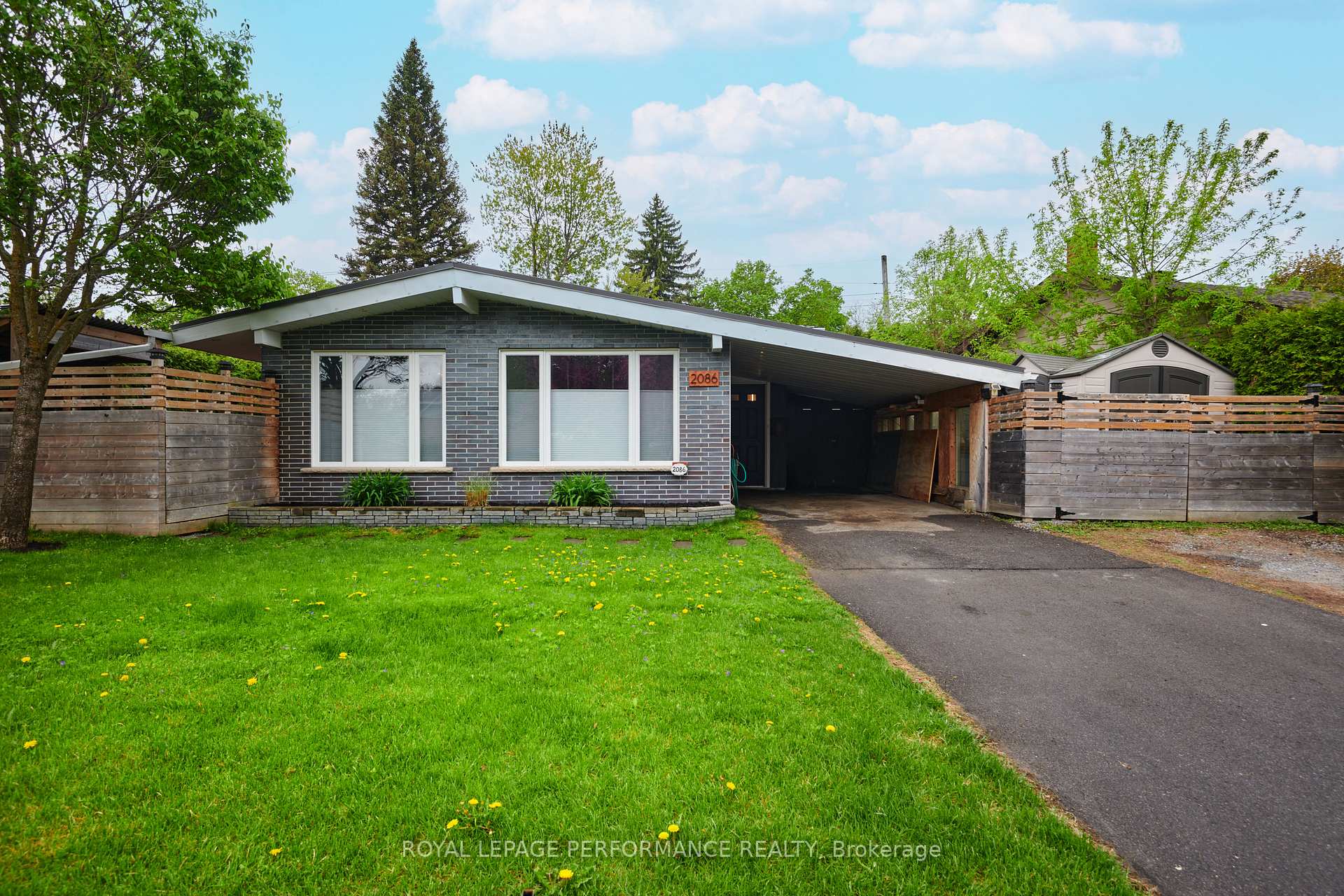 2086 Valley Drive, Elmvale Acres and Area, ON K1G 2P5