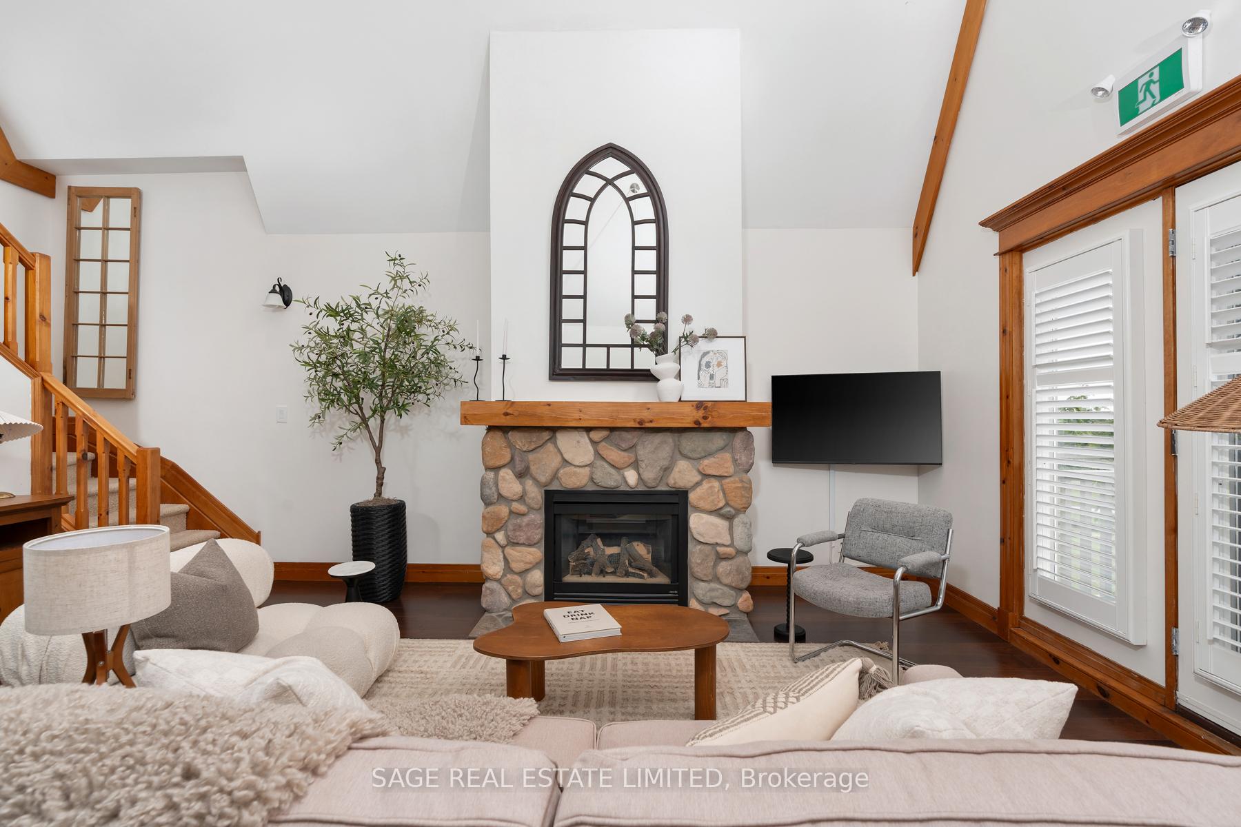 209 - 184 Snowbridge Way, Blue Mountains, ON L9Y 0V1