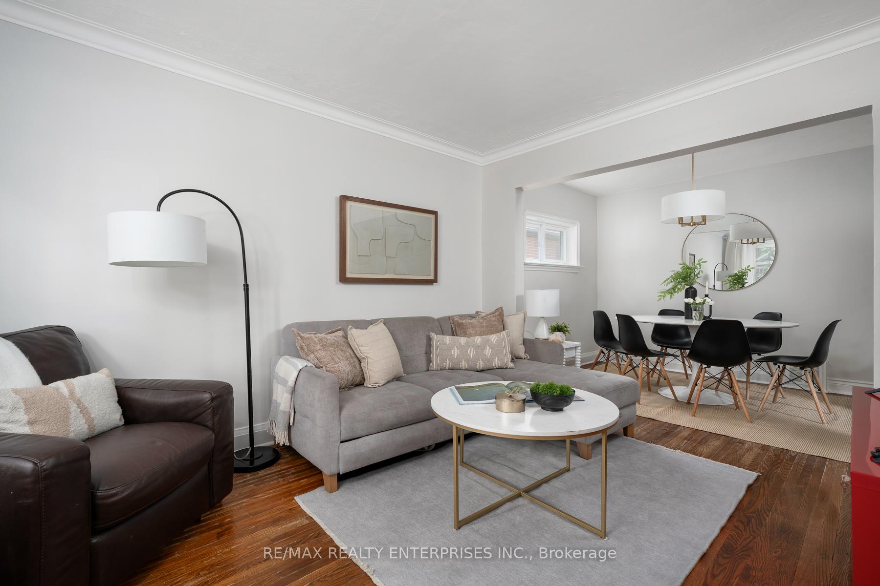 209 Hallmark Avenue, Toronto, ON M8W 4L1