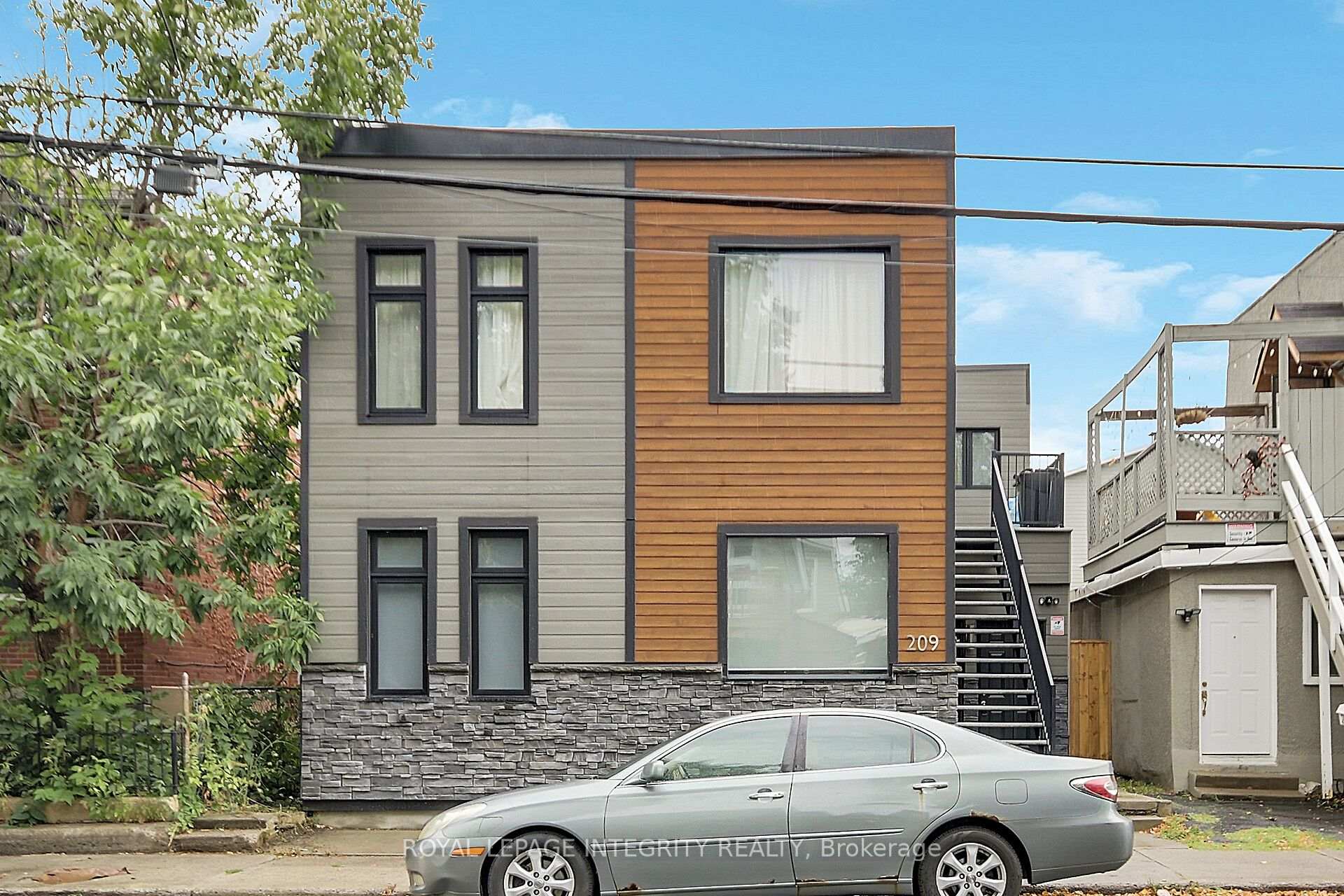 209 Hannah Street, Vanier and Kingsview Park, ON K1L 7M6