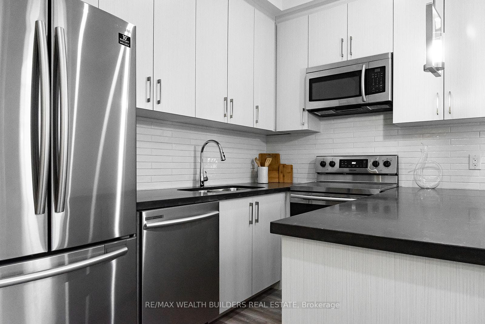 4 - 209 Jarvis Street, Toronto, ON M5J 2C1