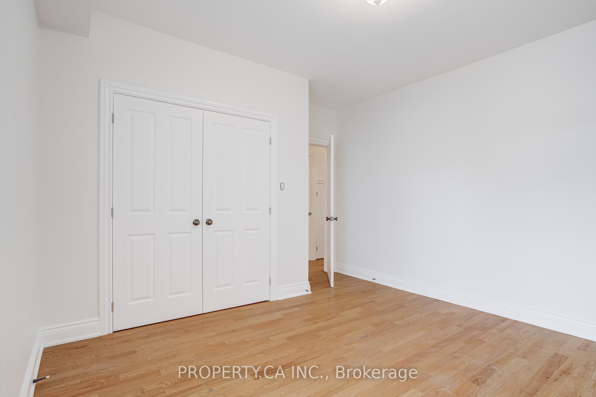 Upper - 21 D'arcy Street, Toronto, ON M5T 1J8