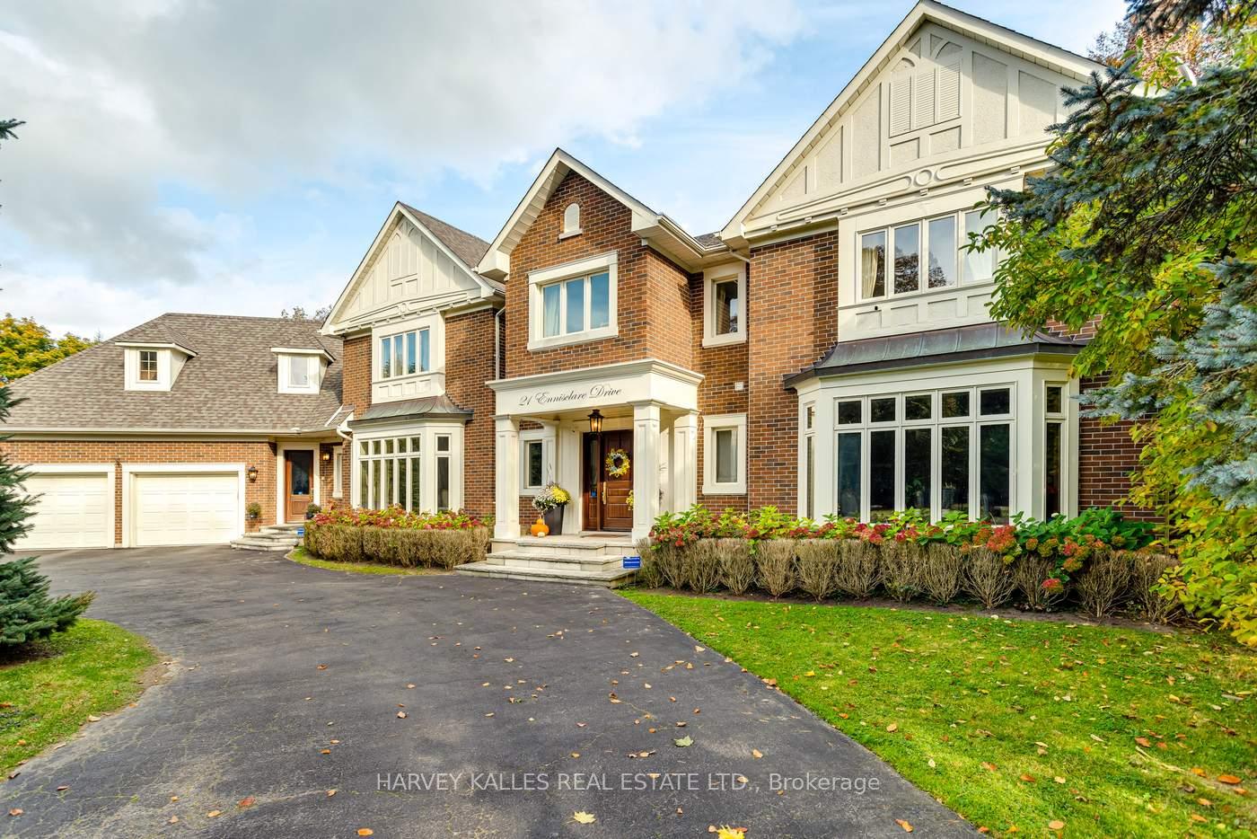 21 Ennisclare Drive, Oakville, ON L6J 4N3