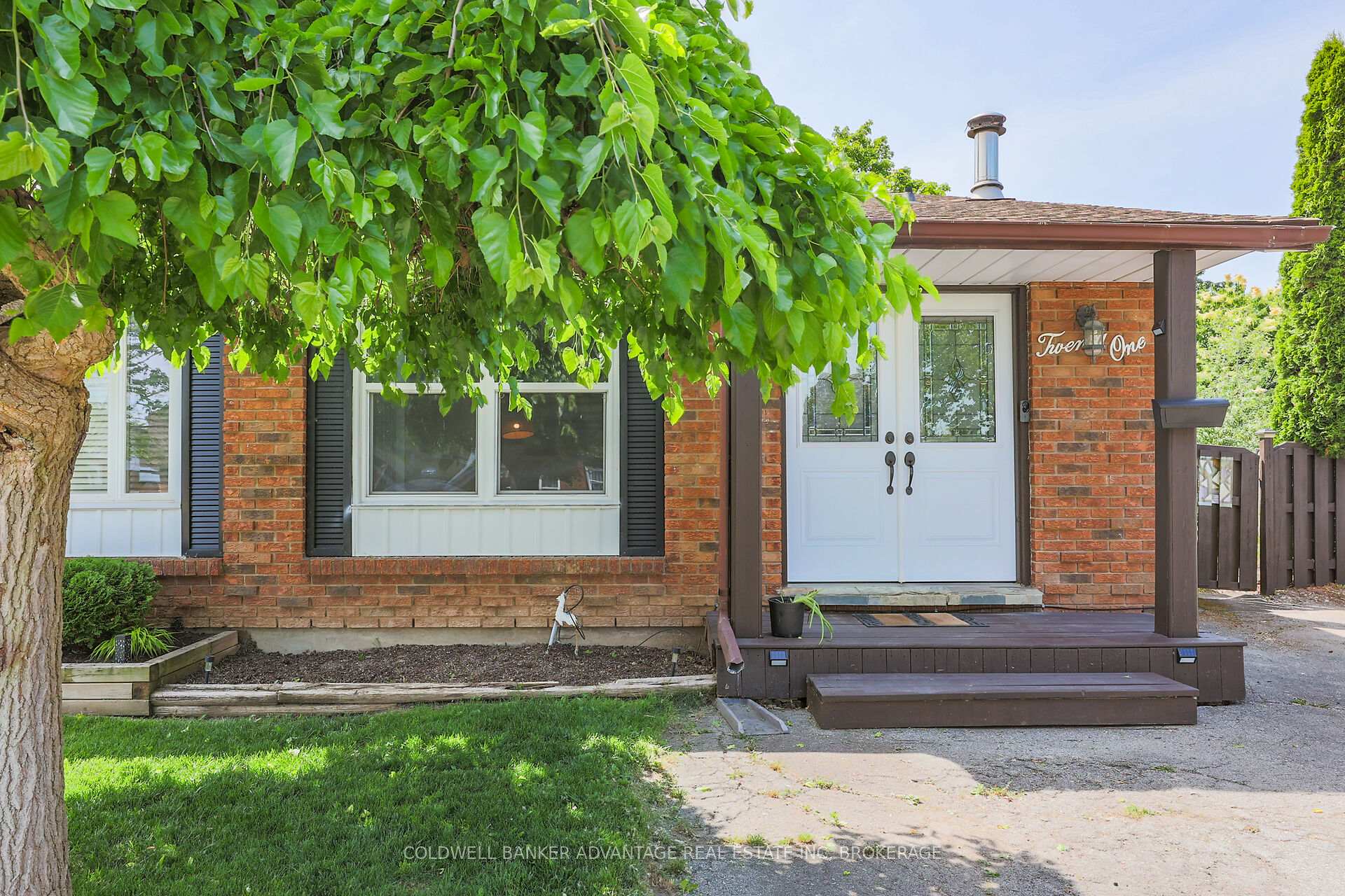 21 FAIRLAWN Crescent, Welland, ON L3C 5Z2