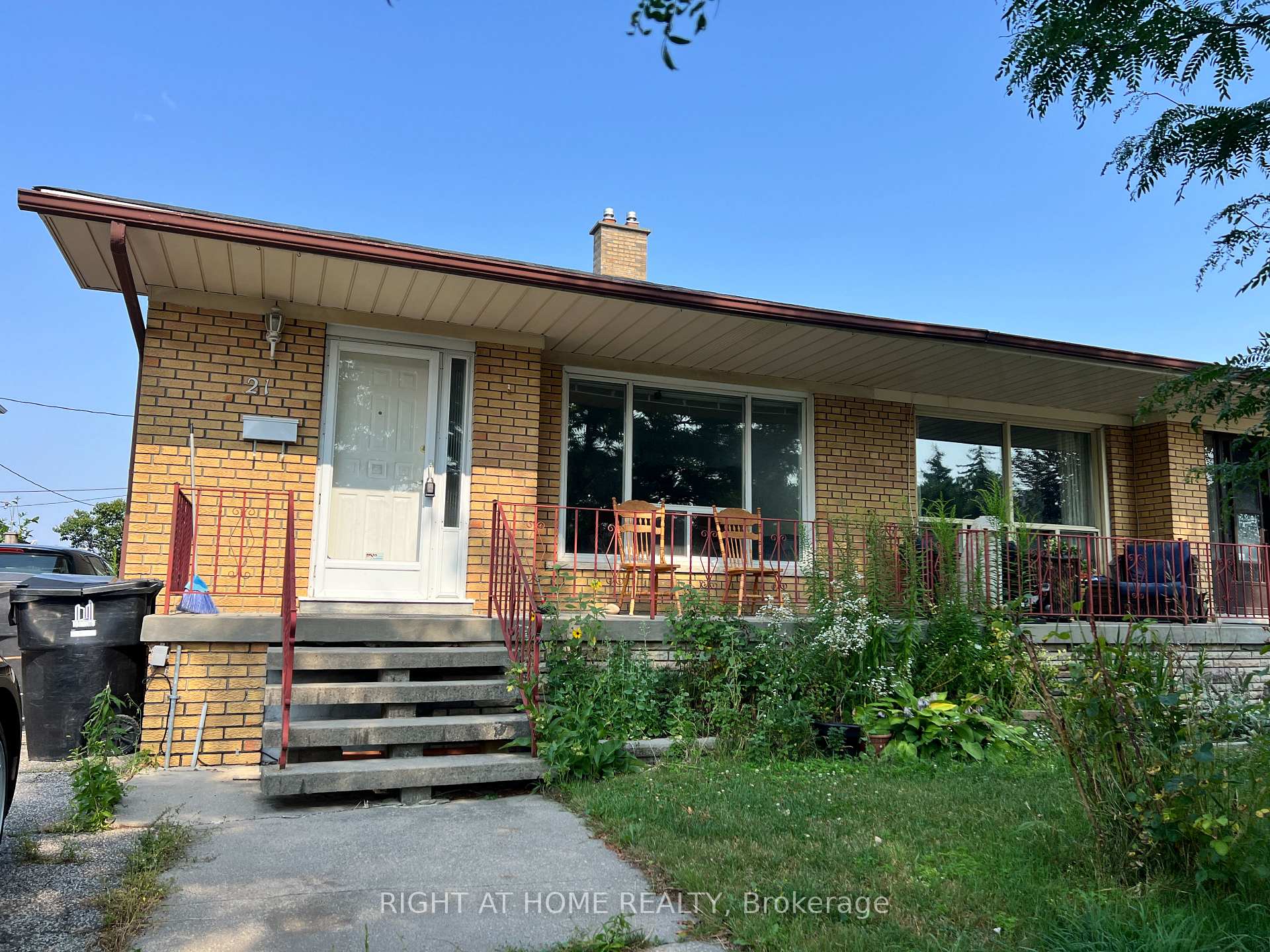 21 Featherwood Place, Toronto, ON M9A 4V7
