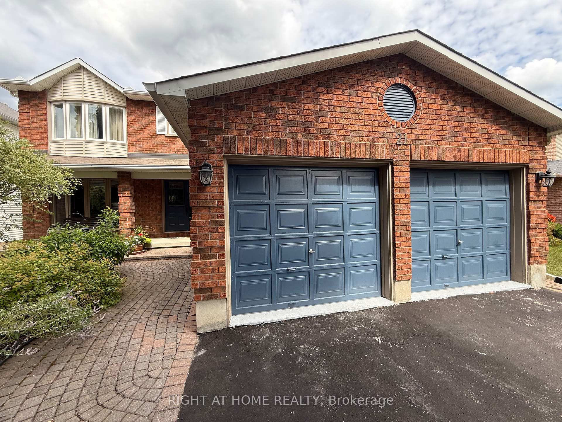 21 Hime Crescent, Hunt Club - South Keys and Area, ON K1G 4S1