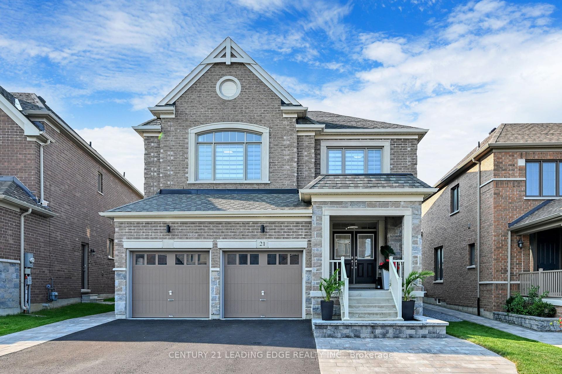 21 LARKFIELD Crescent, East Gwillimbury, ON L9N 0P7
