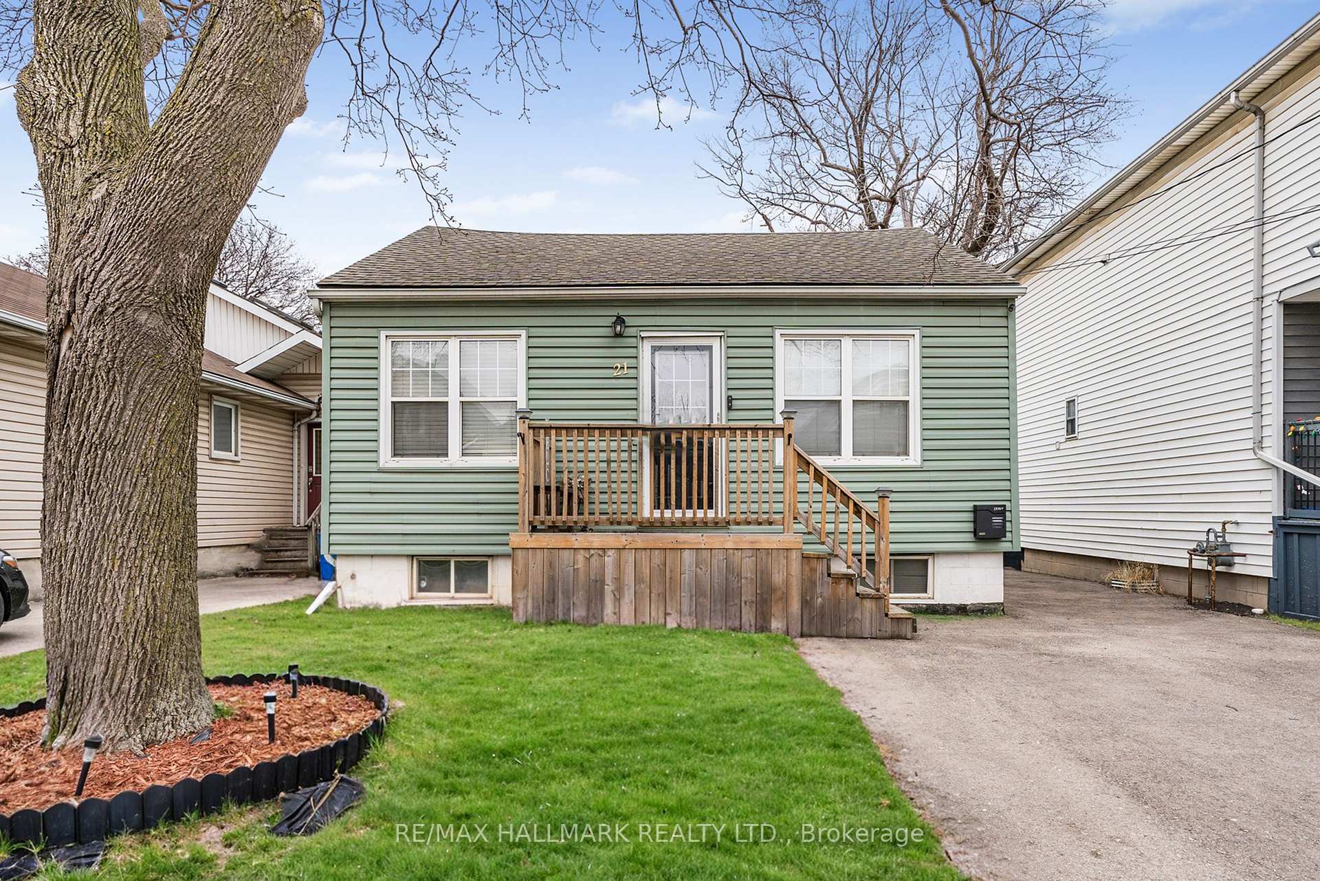 21 Martimas Avenue, Hamilton, ON L8H 3N1