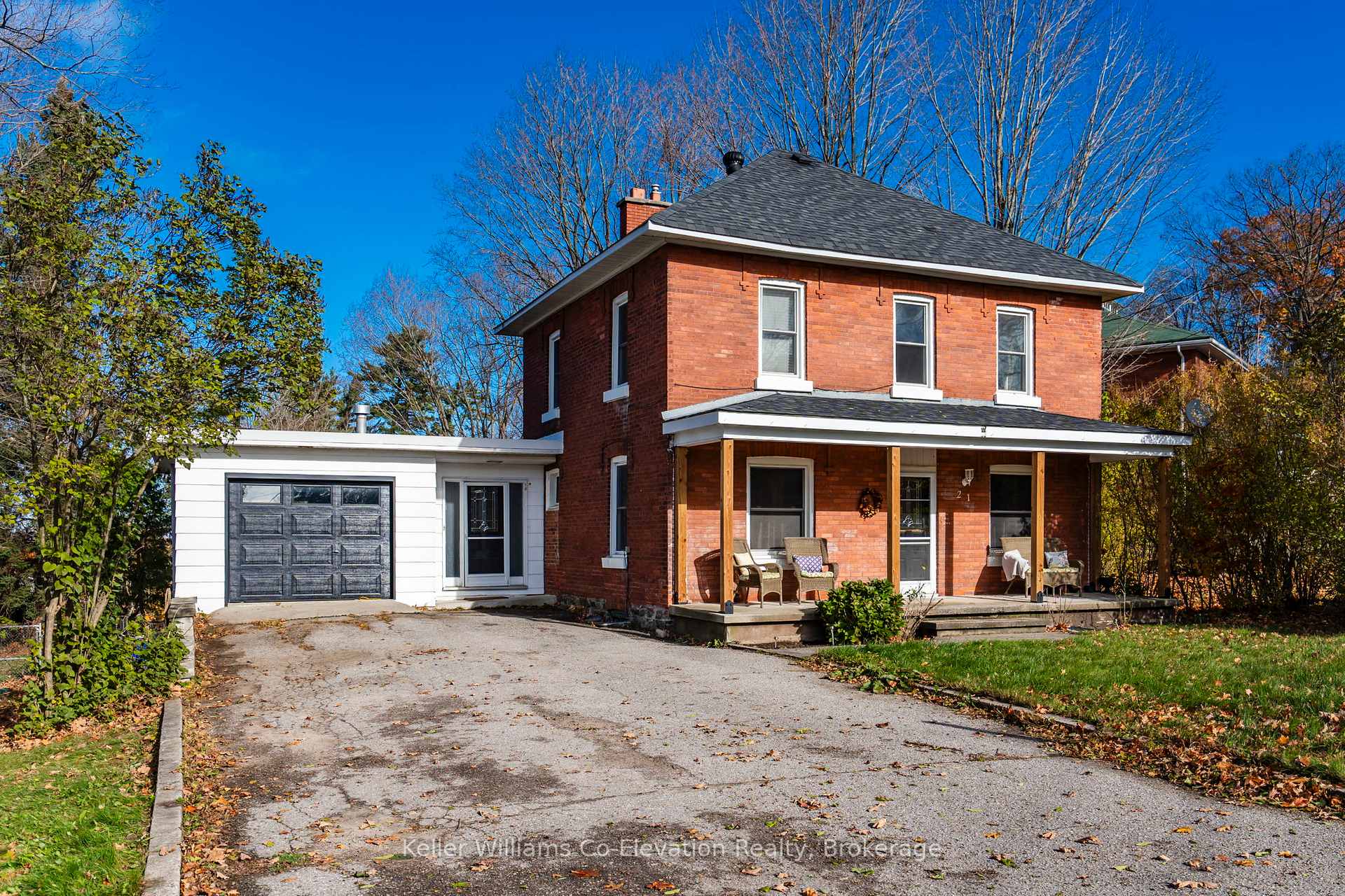 21 Robert Street E, Penetanguishene, ON L9M 1A9