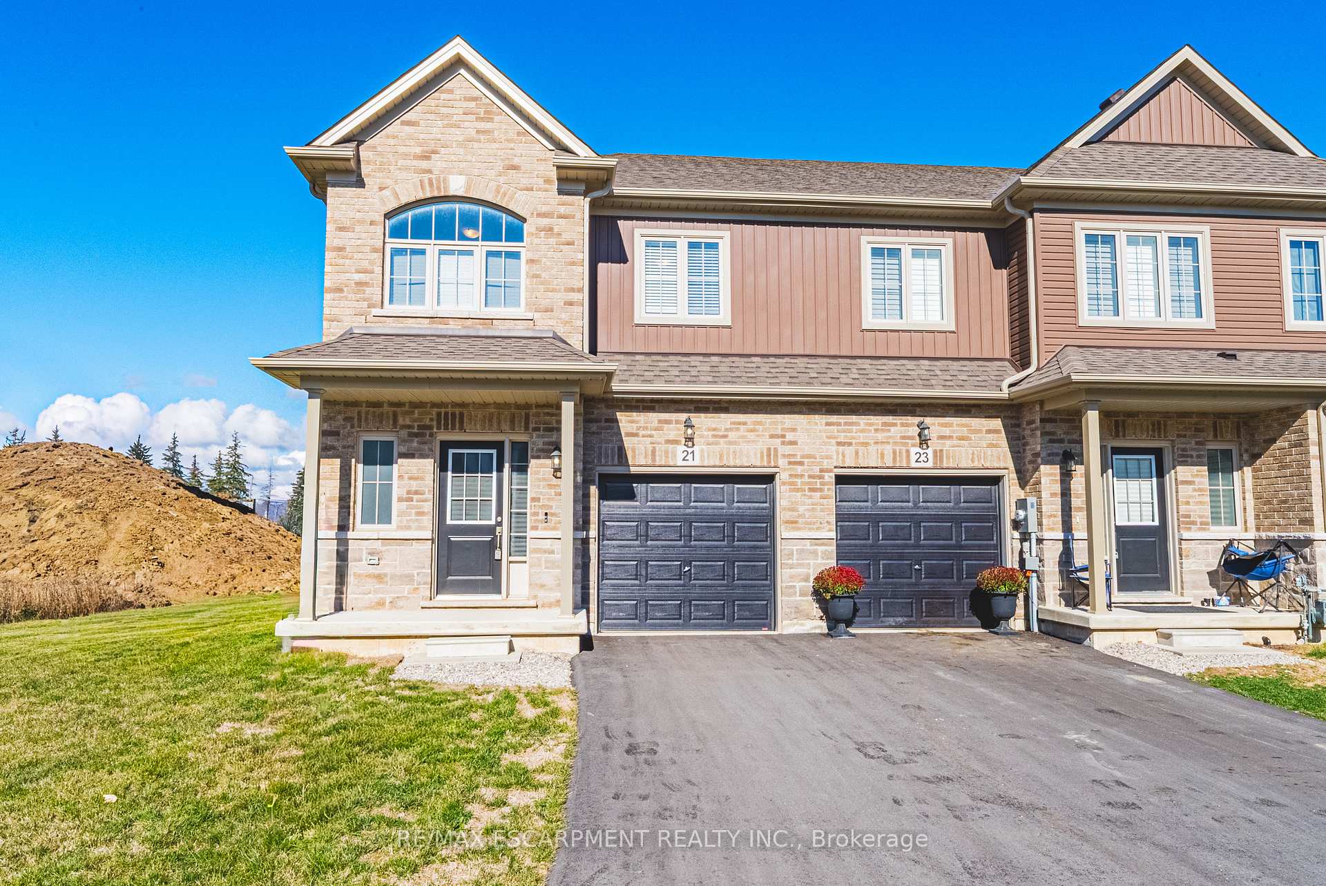 21 Zoe Lane, Hamilton, ON L0R 1C0