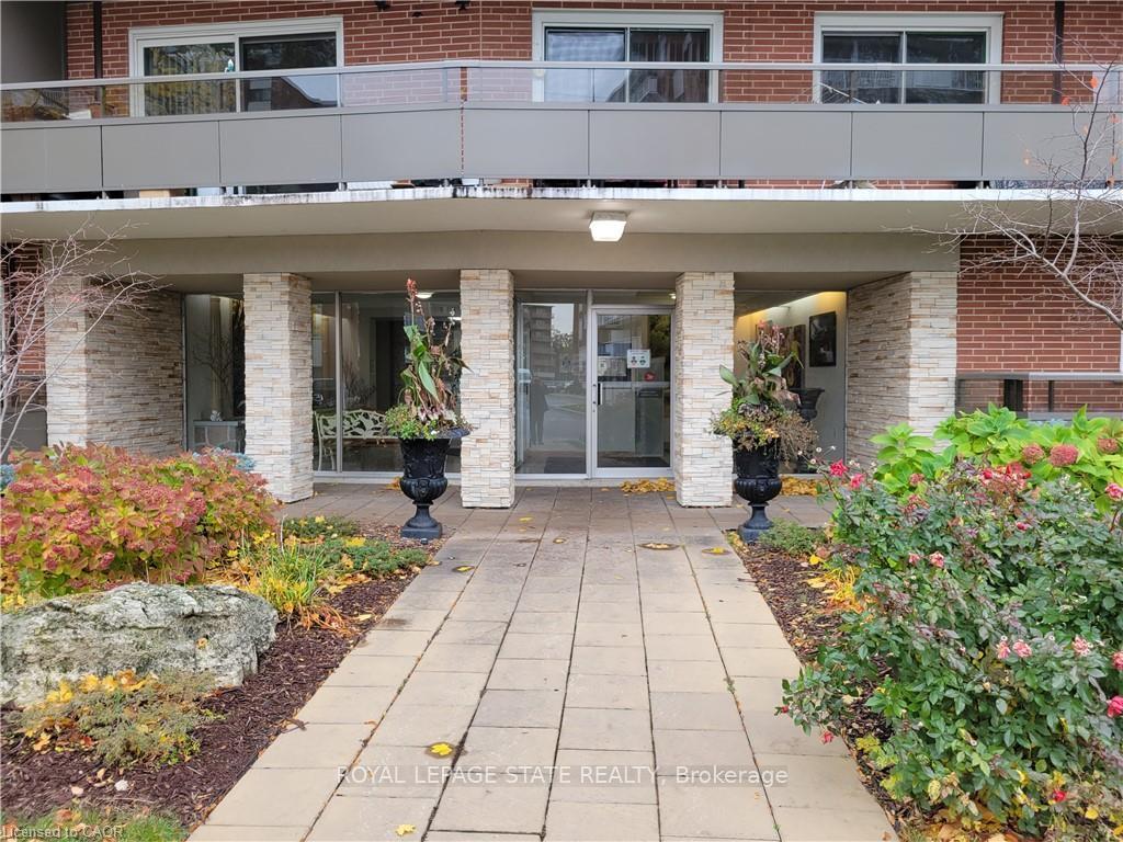 210 - 11 Woodman Drive S, Hamilton, ON L8K 4E3