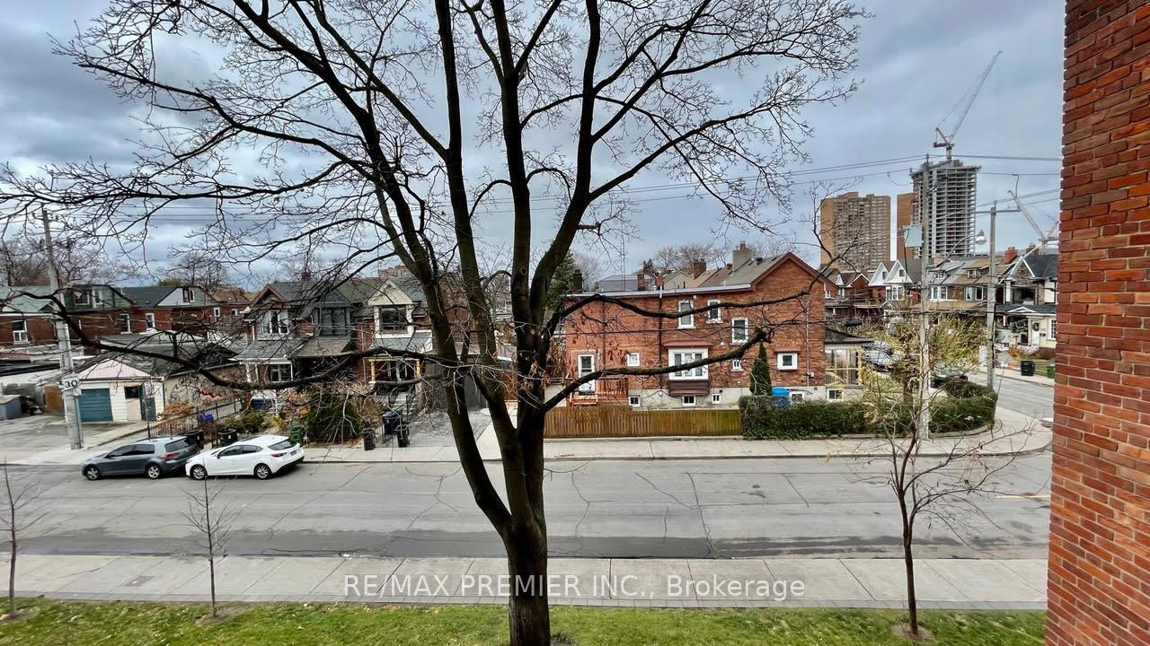 210 - 243 Perth Avenue, Toronto, ON M6P 3X9